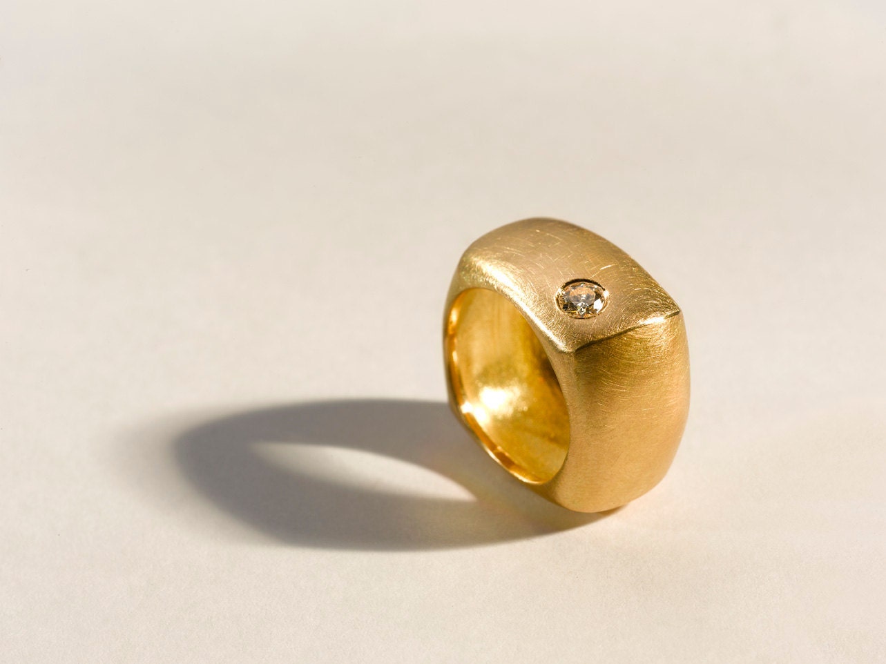 Anillo cuadrado Gold. anillo de oro declaración de 18 k. - Etsy España