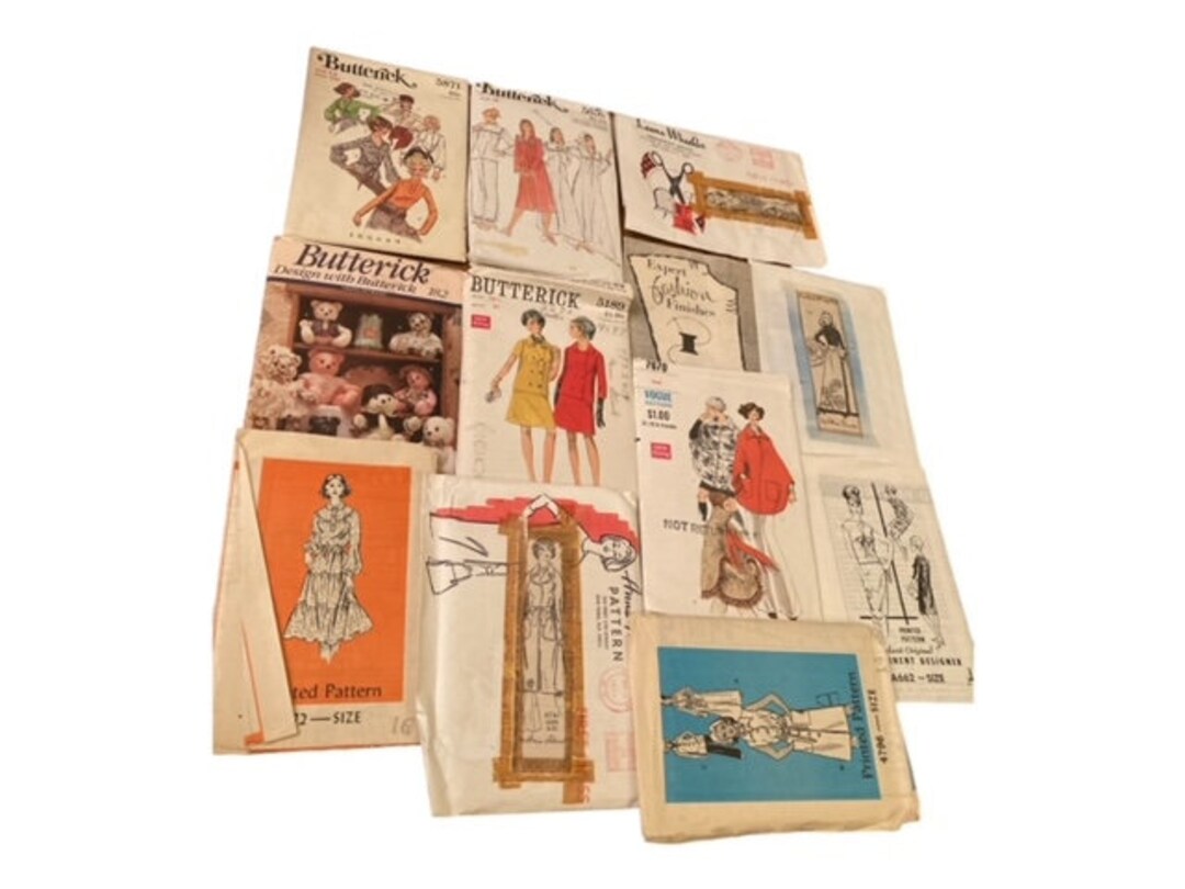 Variety of Sewing Patterns , Sewing Pamphlets , Womens Clothes ...