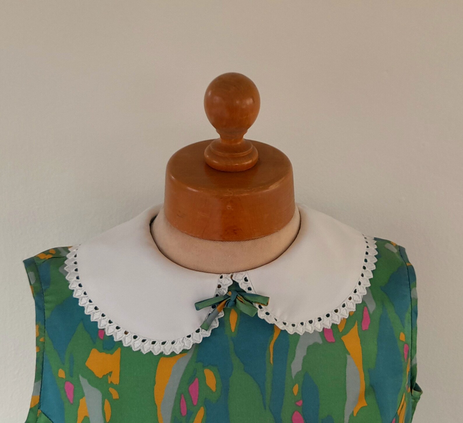 60s Abstract Green Sleeveless PETER PAN Collar DRESS With Bow Mod ...