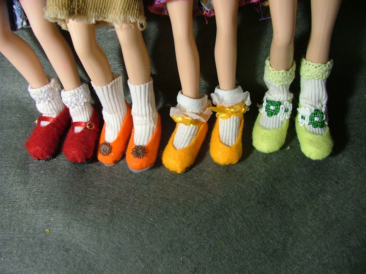 DIY Flat SHOES for Bratz - Turn Bratz Heels Into Comfy Handmade Shoes ...