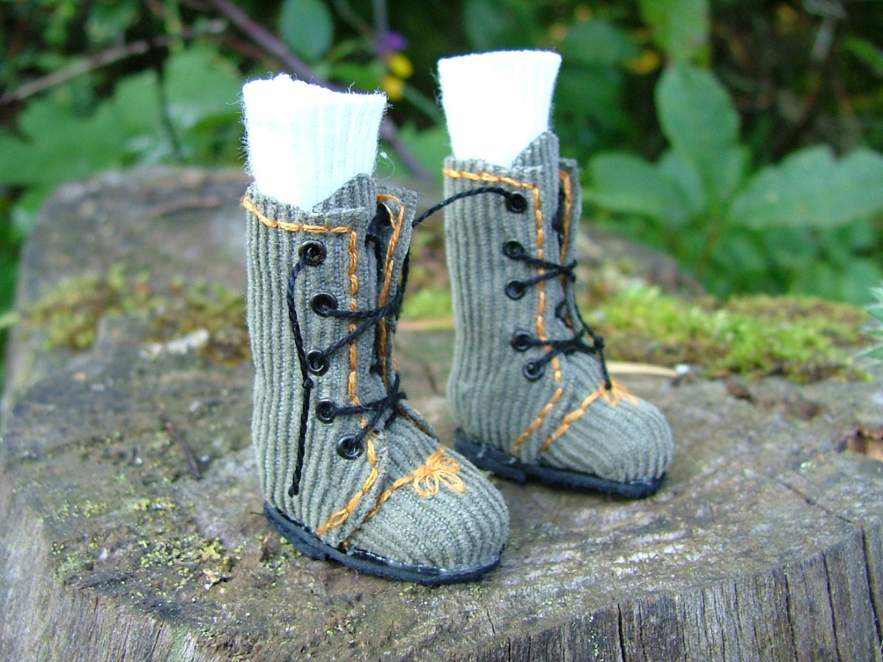 DIY BOOTS for Bratz - Turn Bratz Heels Into Comfy Handmade Boots ...