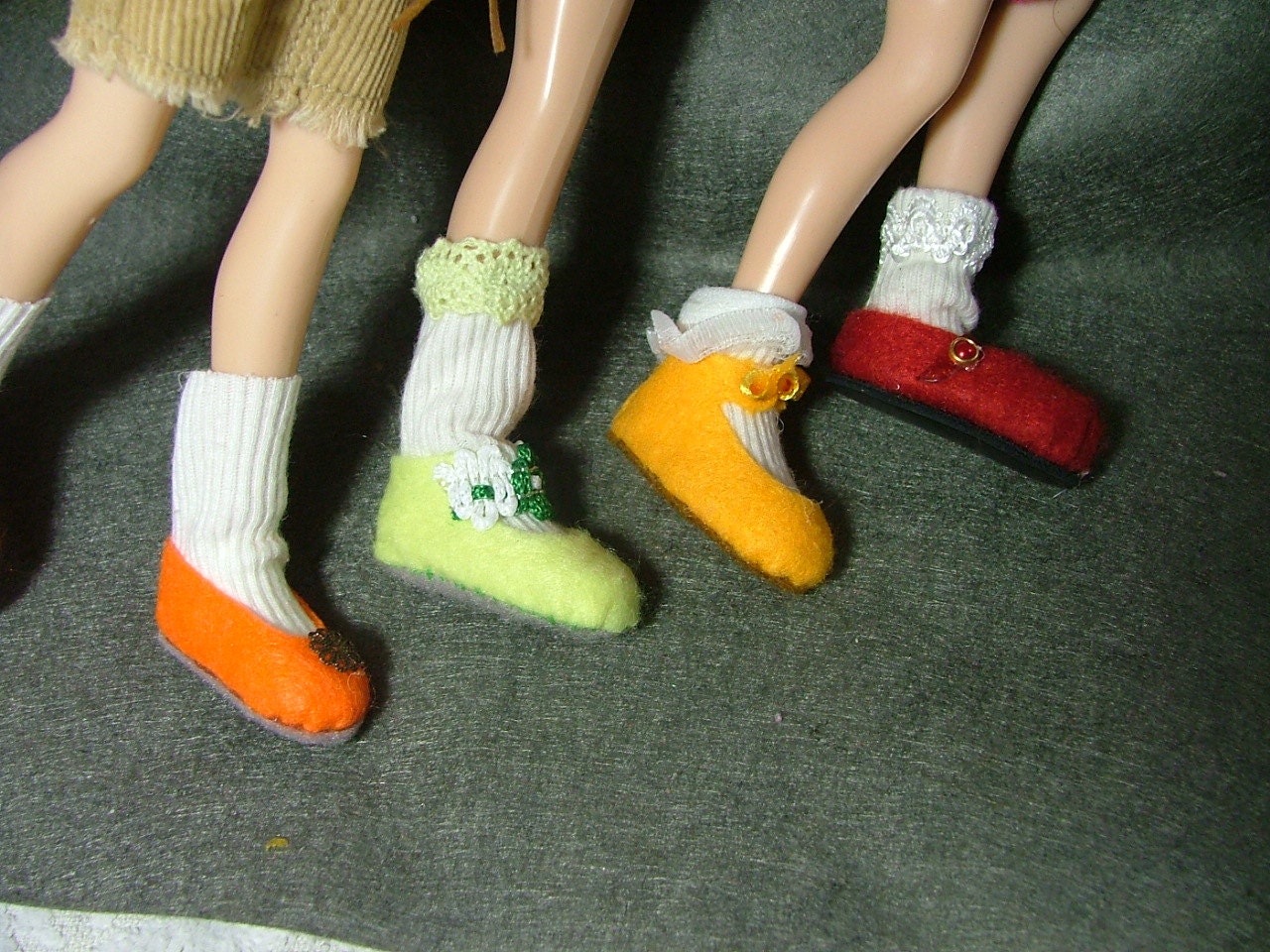 DIY Flat SHOES for Bratz - Turn Bratz Heels Into Comfy Handmade Shoes ...