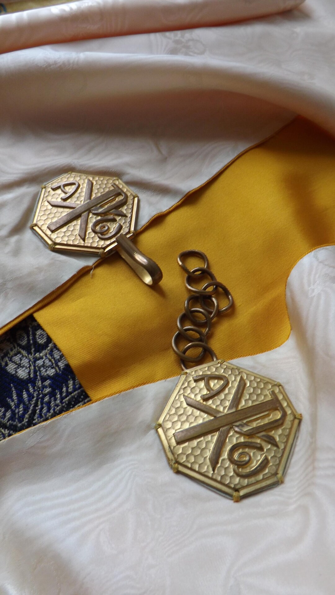 Vintage French Priest's Humeral Veil ~ White Damask Silk & Yellow ...