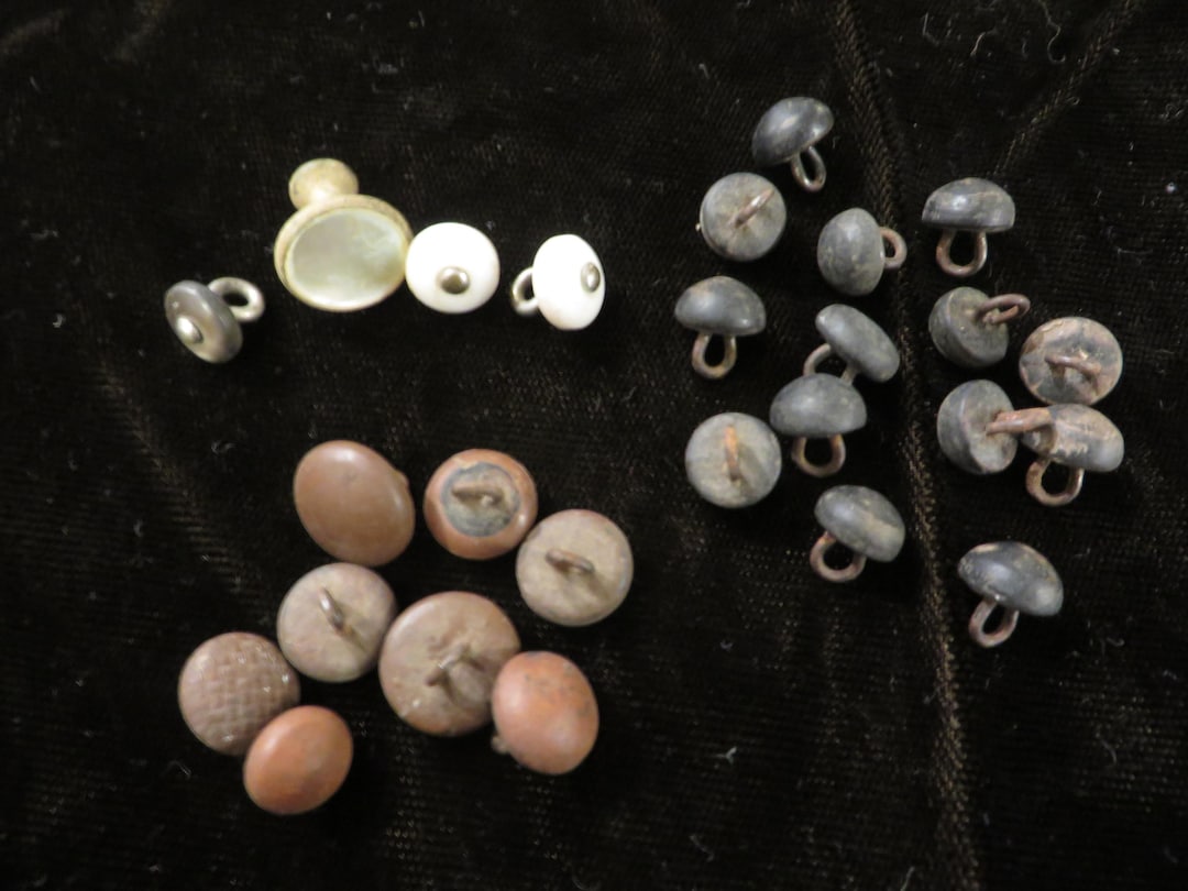 Antique SHOE BUTTONS // Victorian Era Shoe Buttons // Group of 26 ...