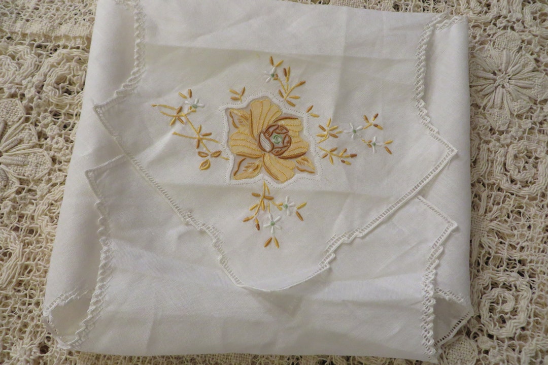 Bun Keeper, Biscuit Warmer BEAUTIFUL LINEN, Lovely Embroidery ...