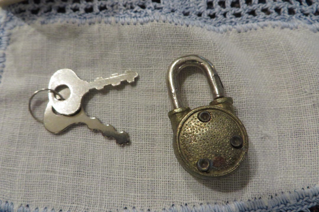Vintage Pad Lock and Key // Unusual Style Lock, Small Round Lock, 2 ...