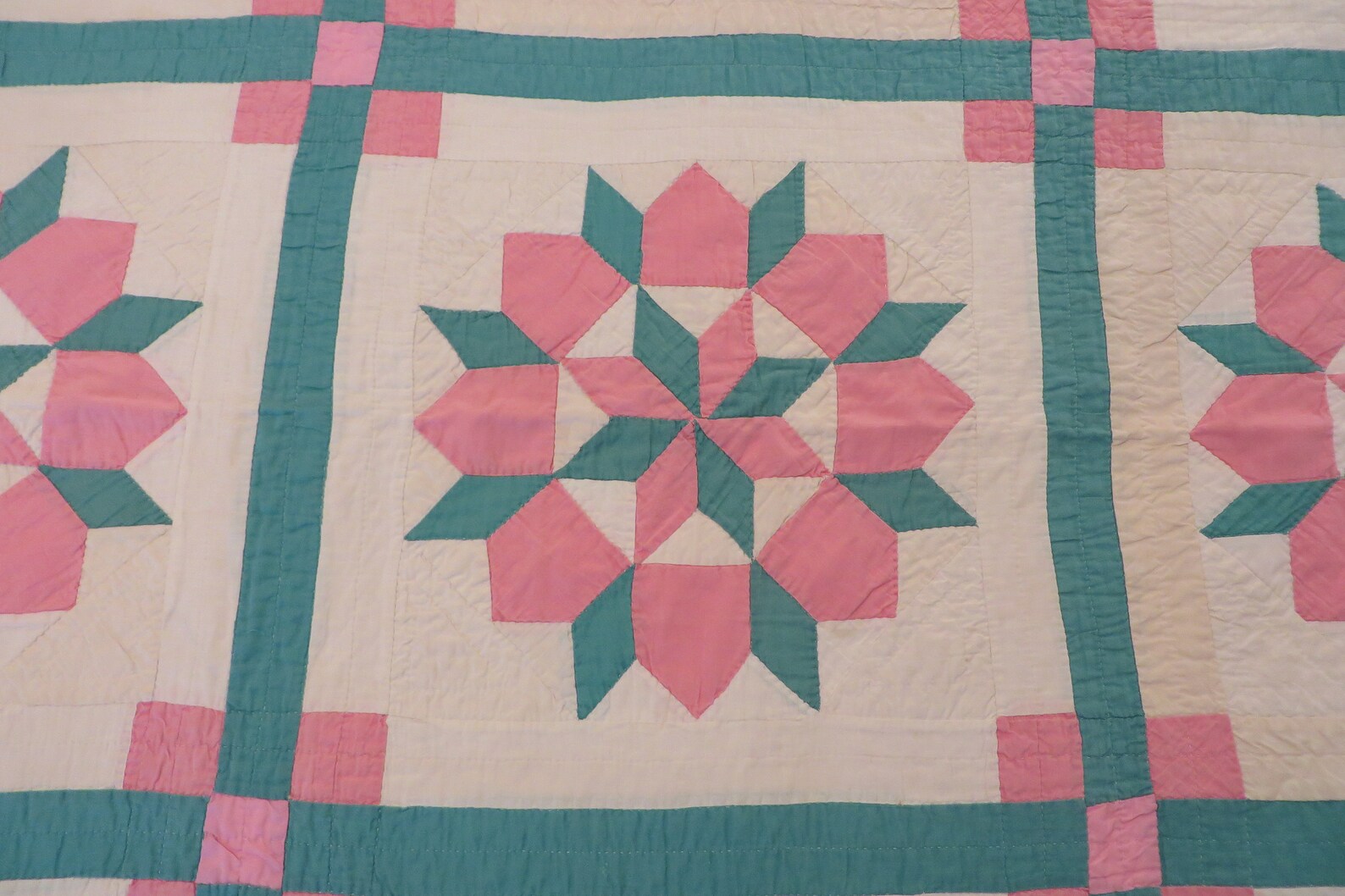 Quilt Vintage Star Pattern in Pink and Green // Heavily Hand | Etsy
