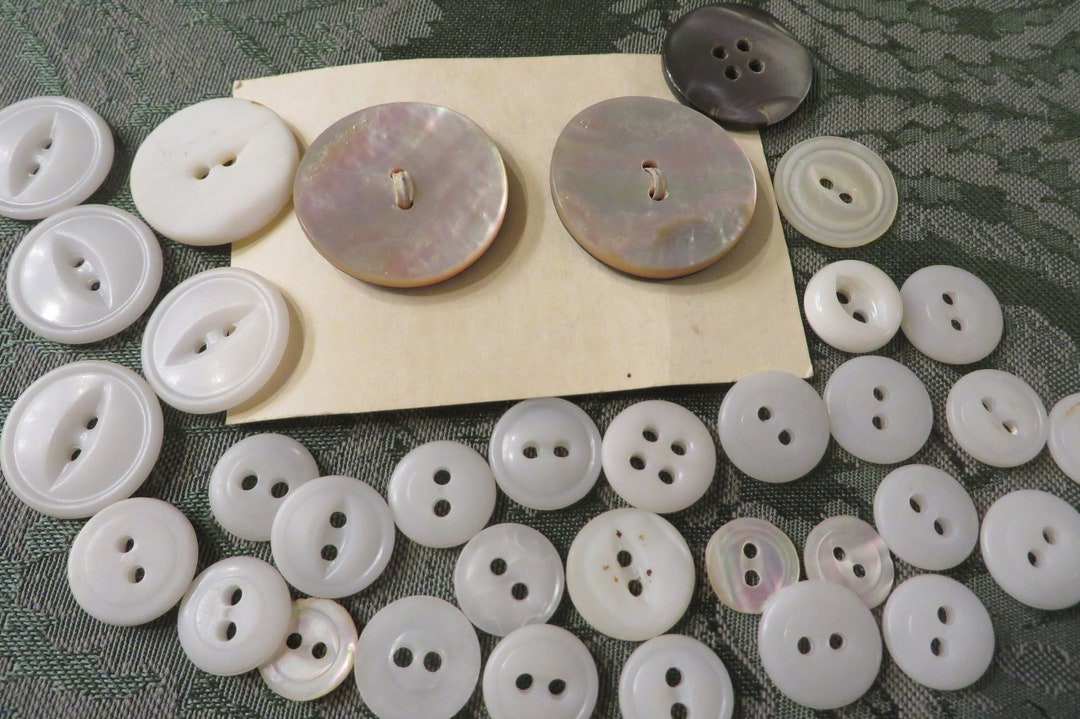 Antique SHELL BUTTONS // Over 30 Buttons // Assortment of Vintage Shell ...