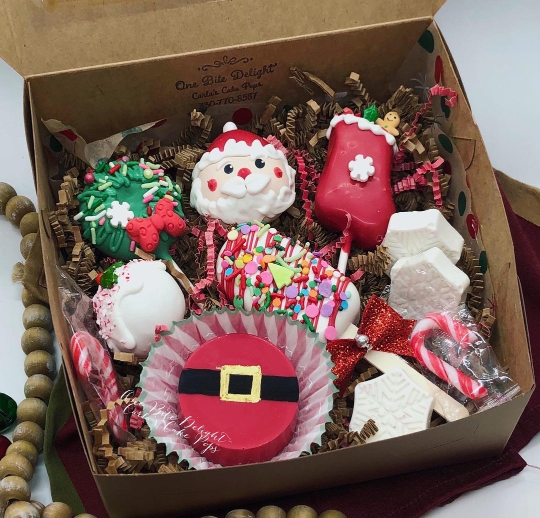 Christmas Mini Set, 4 Cake Pops, 1 Cakesicle, 3 Snowflake Chocolates, 4 ...