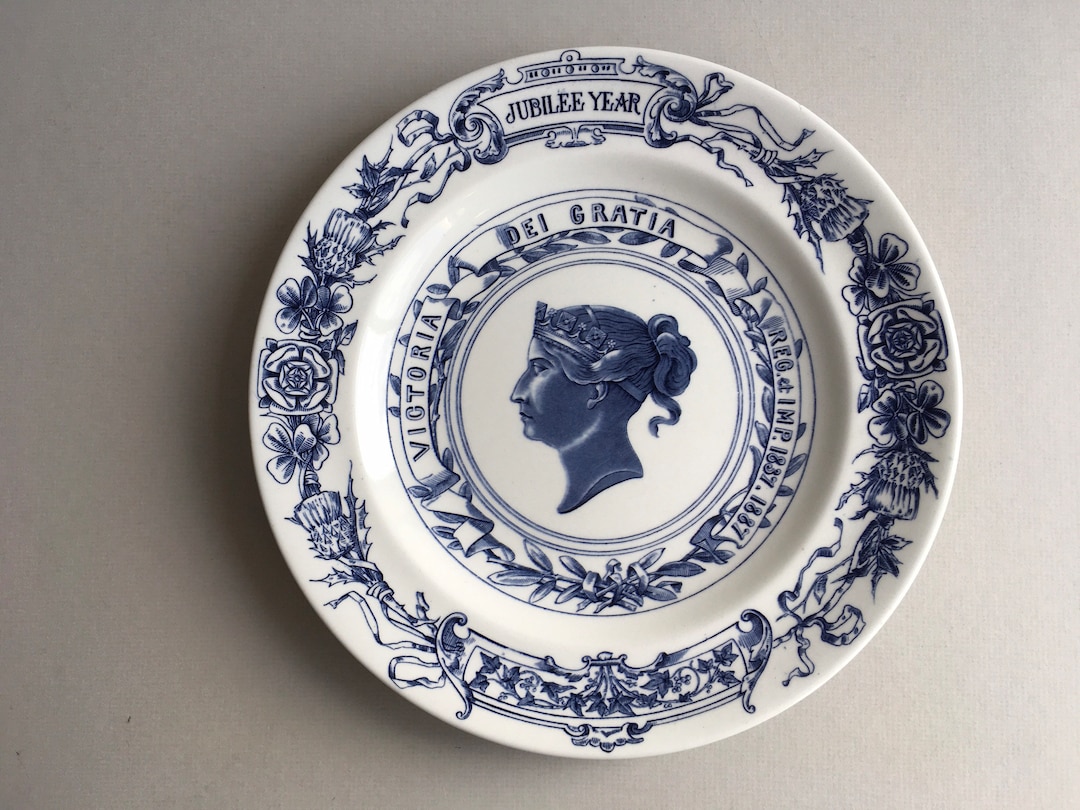 Royal Commemorative Plate Queen Victoria. - Etsy