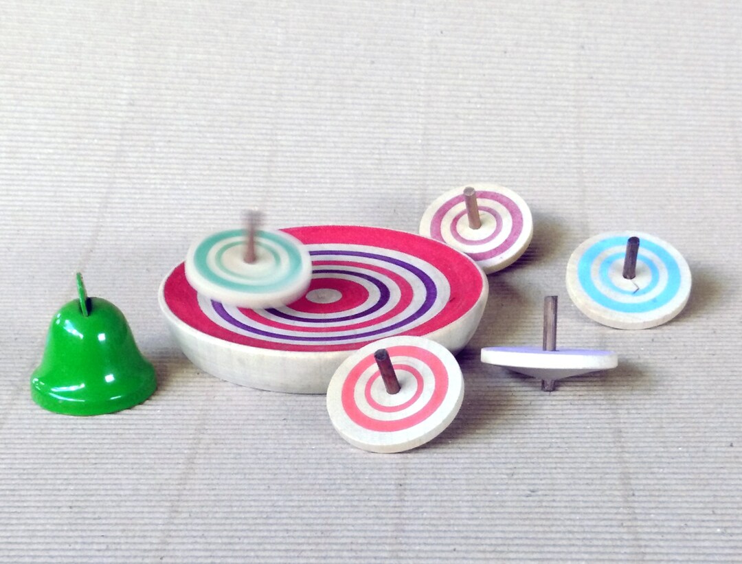 Vintage Spinning Tops, Set of 5 Spinning Tops and Fight Plate, Japanese ...