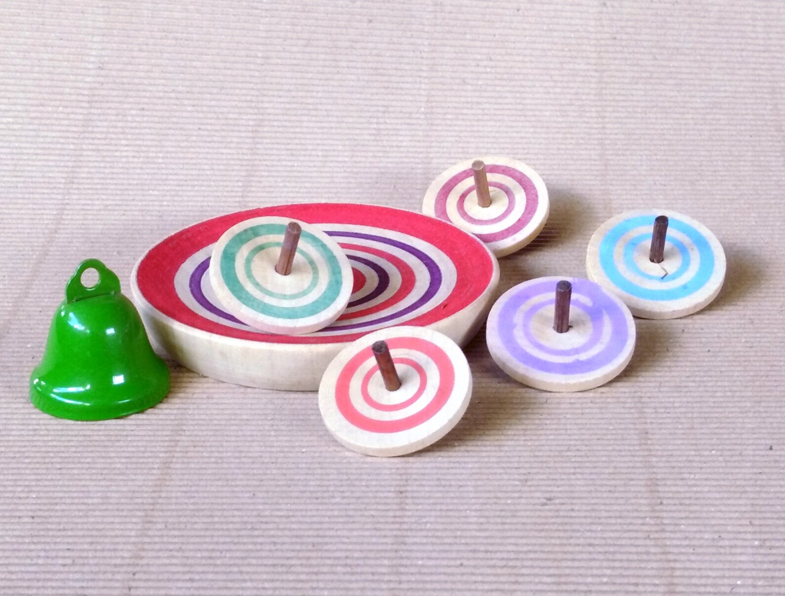 Vintage Spinning Tops, Set of 5 Spinning Tops and Fight Plate, Japanese ...