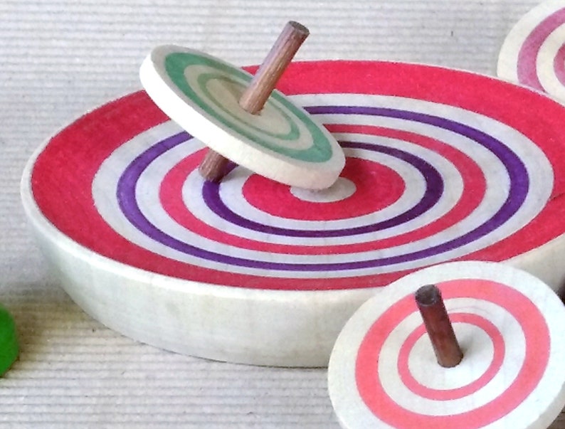 Vintage Spinning Tops, Set of 5 Spinning Tops and Fight Plate, Japanese ...