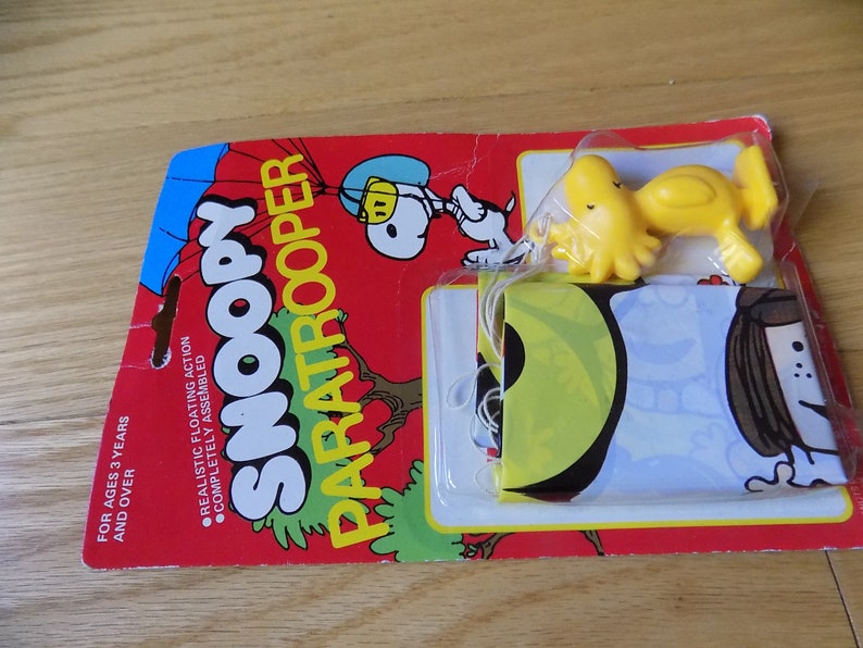 SNOOPY Paratrooper Woodstock Vintage Peanuts Charlie Brown Lucy ...