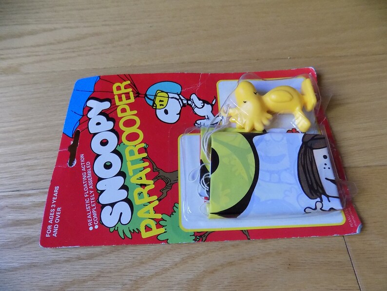 SNOOPY Paratrooper Woodstock Vintage Peanuts Charlie Brown Lucy ...