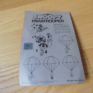 SNOOPY Paratrooper Woodstock Vintage Peanuts Charlie Brown Lucy Floating Action - Parachute 1965 ...