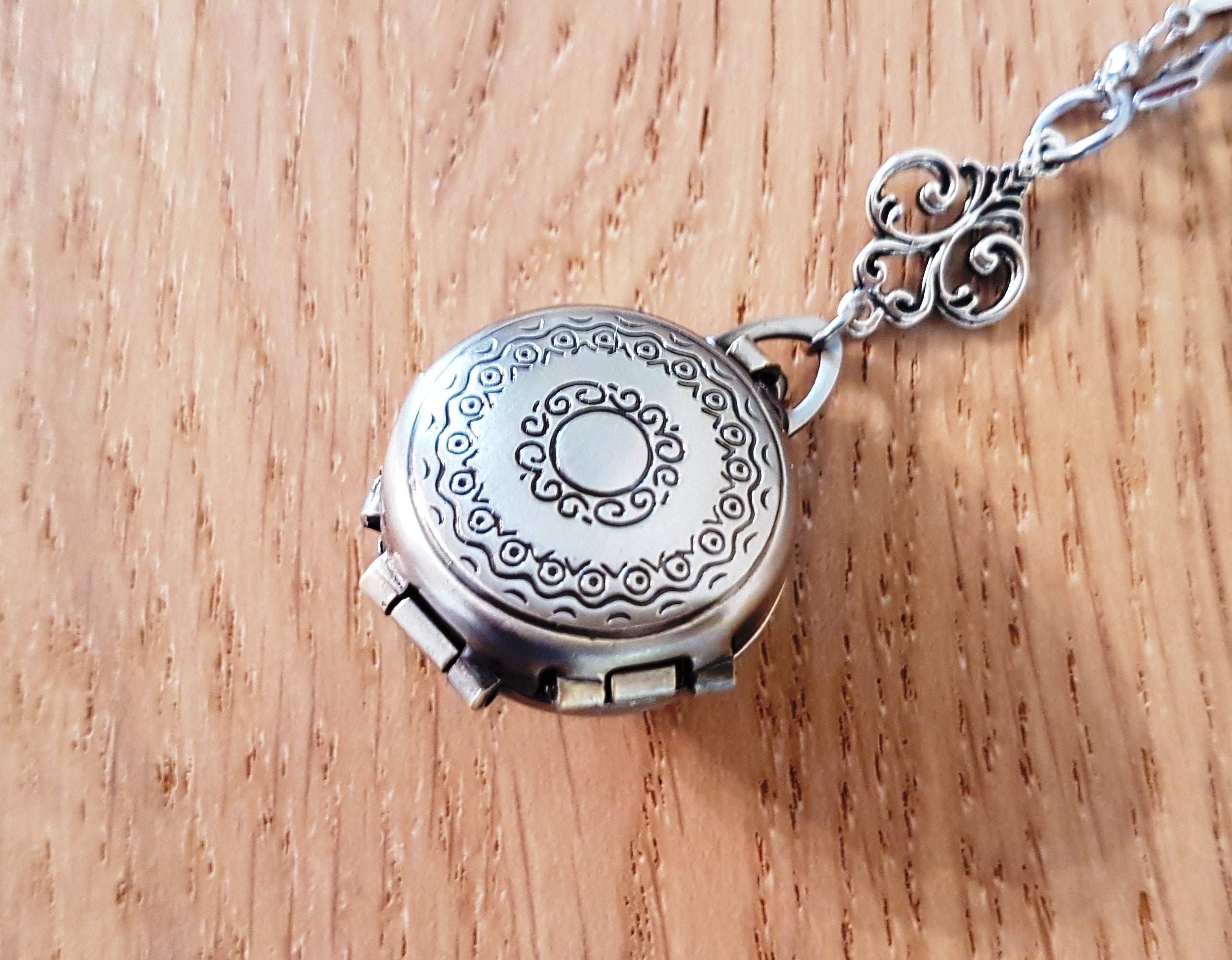 Full Moon Round Silver Locket Necklace Fits 4 Photos Vintage - Etsy