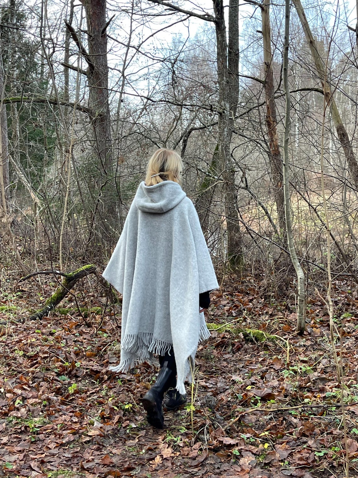 Grey Wool Poncho With Hood and Fringes Poncho Damen Light Grey Hooded ...
