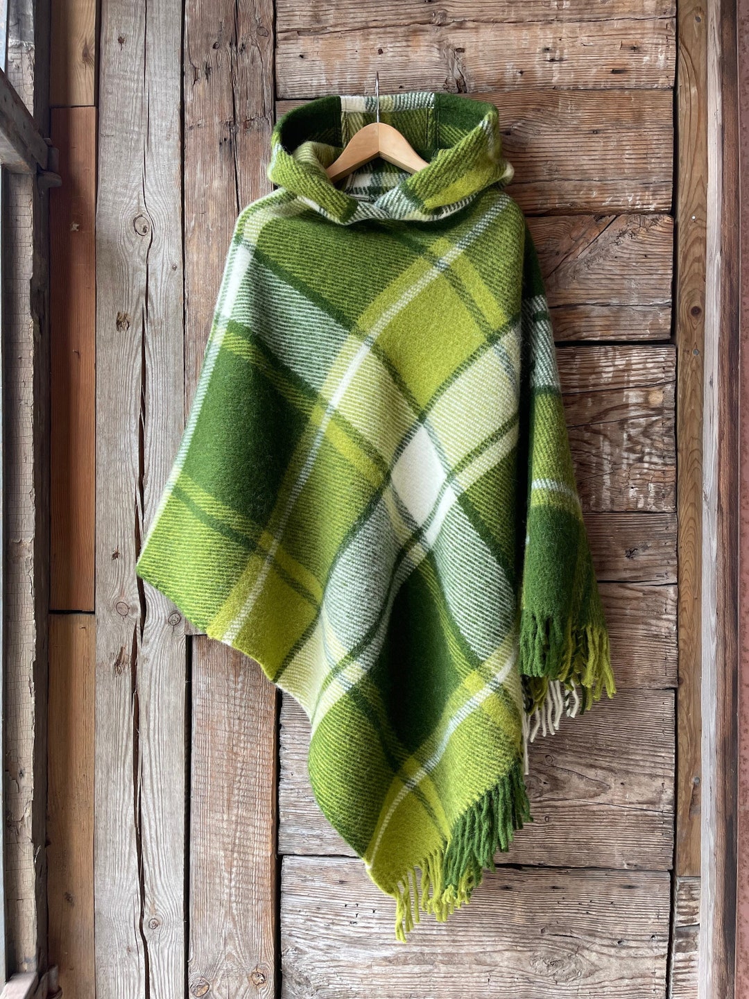 Green Lambswool Poncho Cape Ladies Poncho Green/white Pure Wool Blanket ...