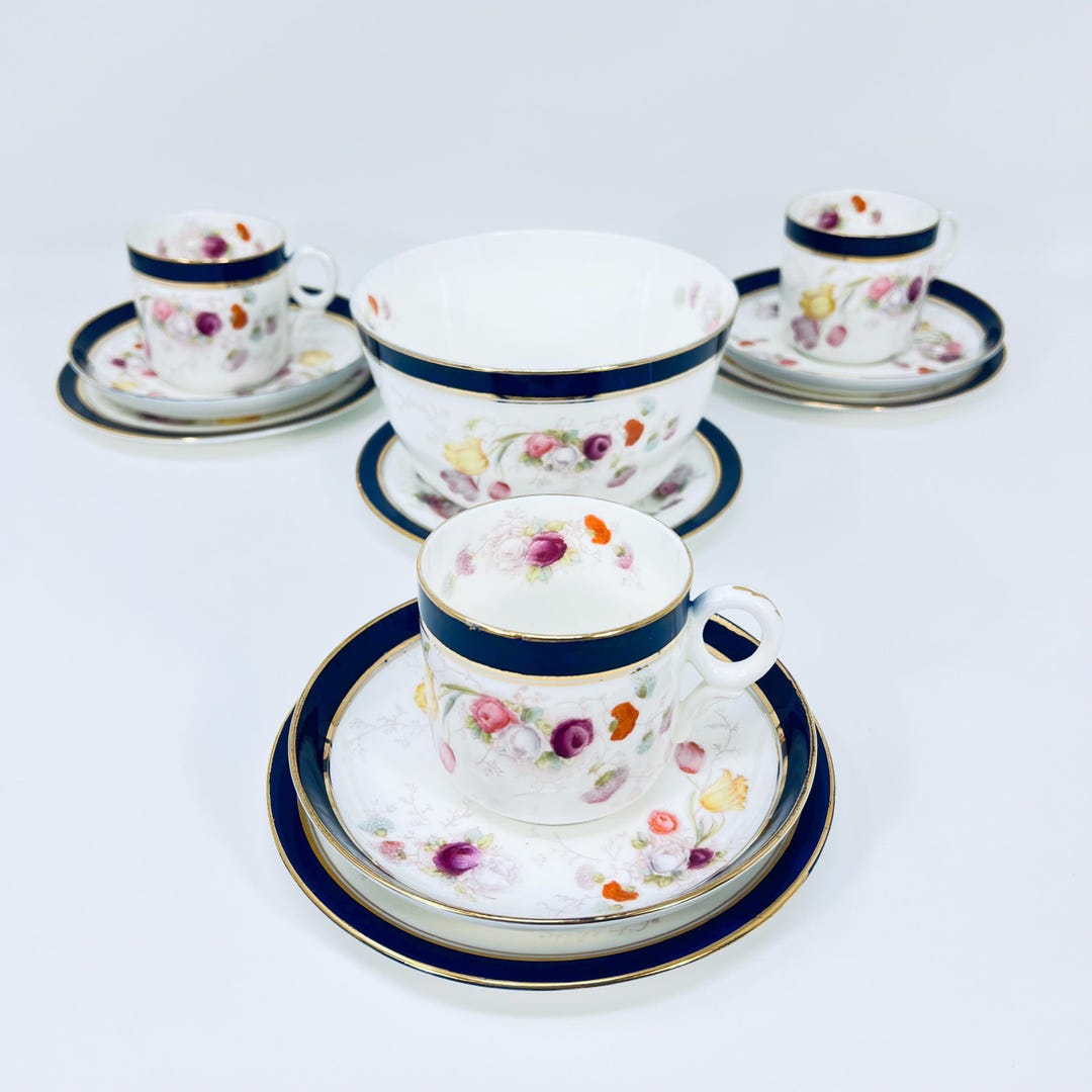 Antique English Collingwoods Bone China Set, Teacups and Saucers ...