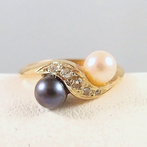 Beautiful Crossover Natural Diamond and Pearl Ring, Stamped 18K French ...