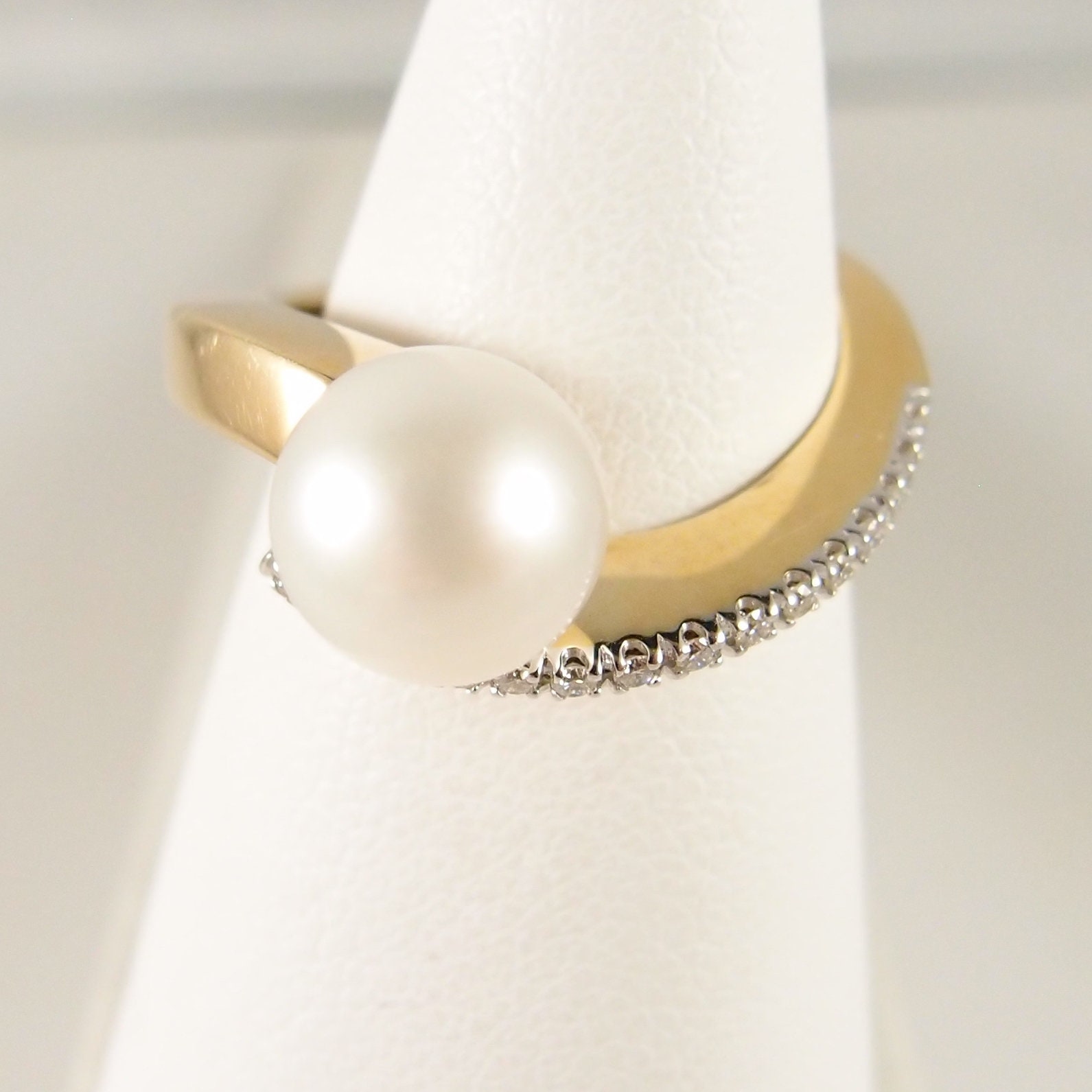 Elegant solid gold ring with premium cultured pearl and 16 | Etsy