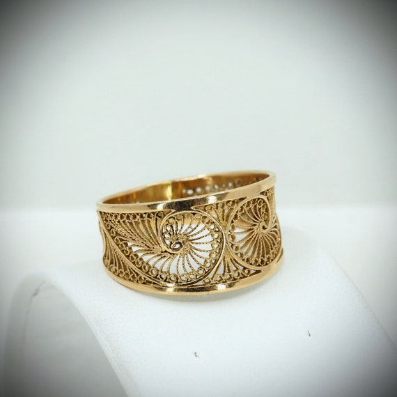 Incredible lace work on 18K solid gold Fine gold ring… - Gem