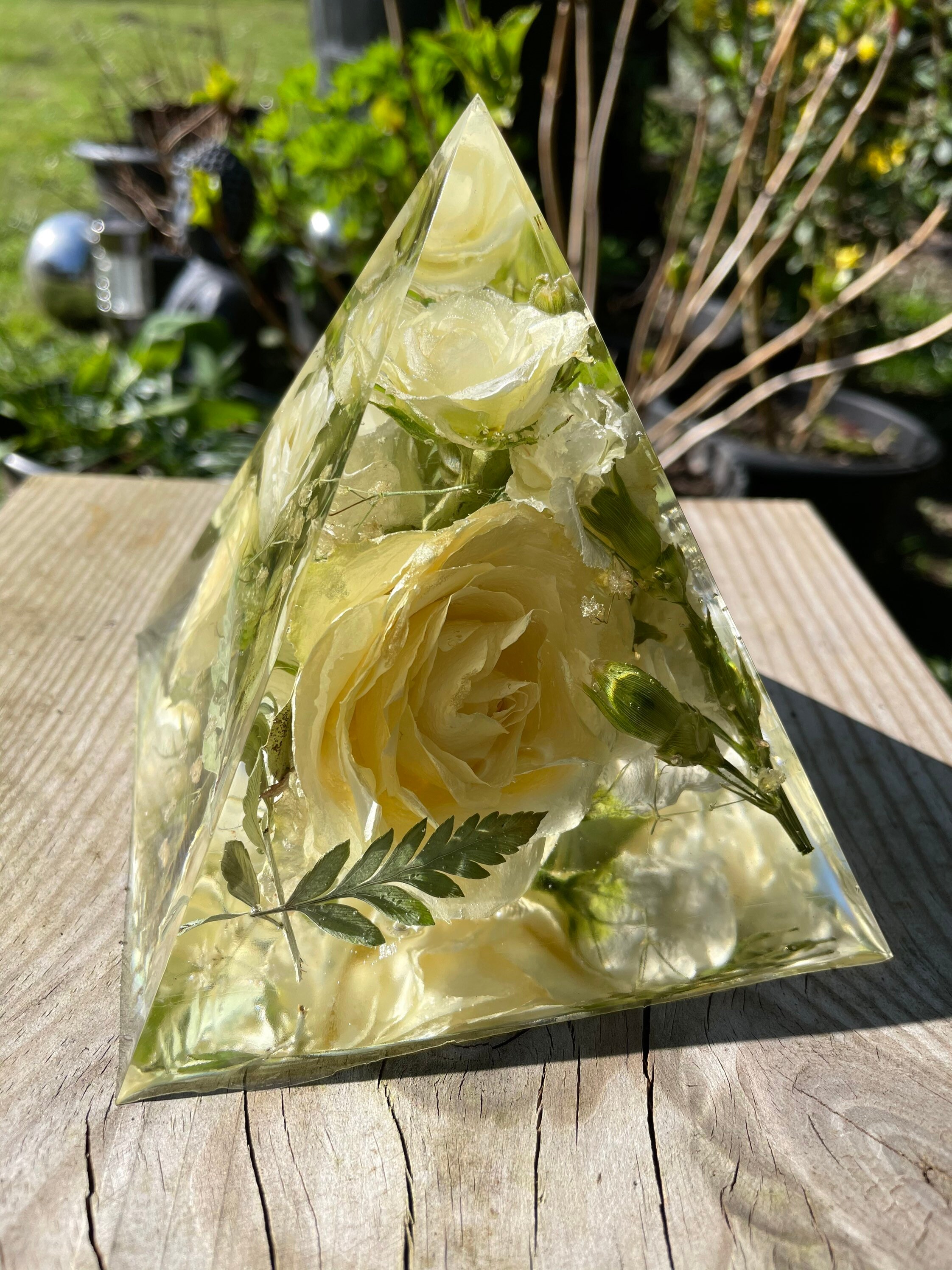 16cm large resin pyramid. memorial wedding funeral flowers - Etsy.de