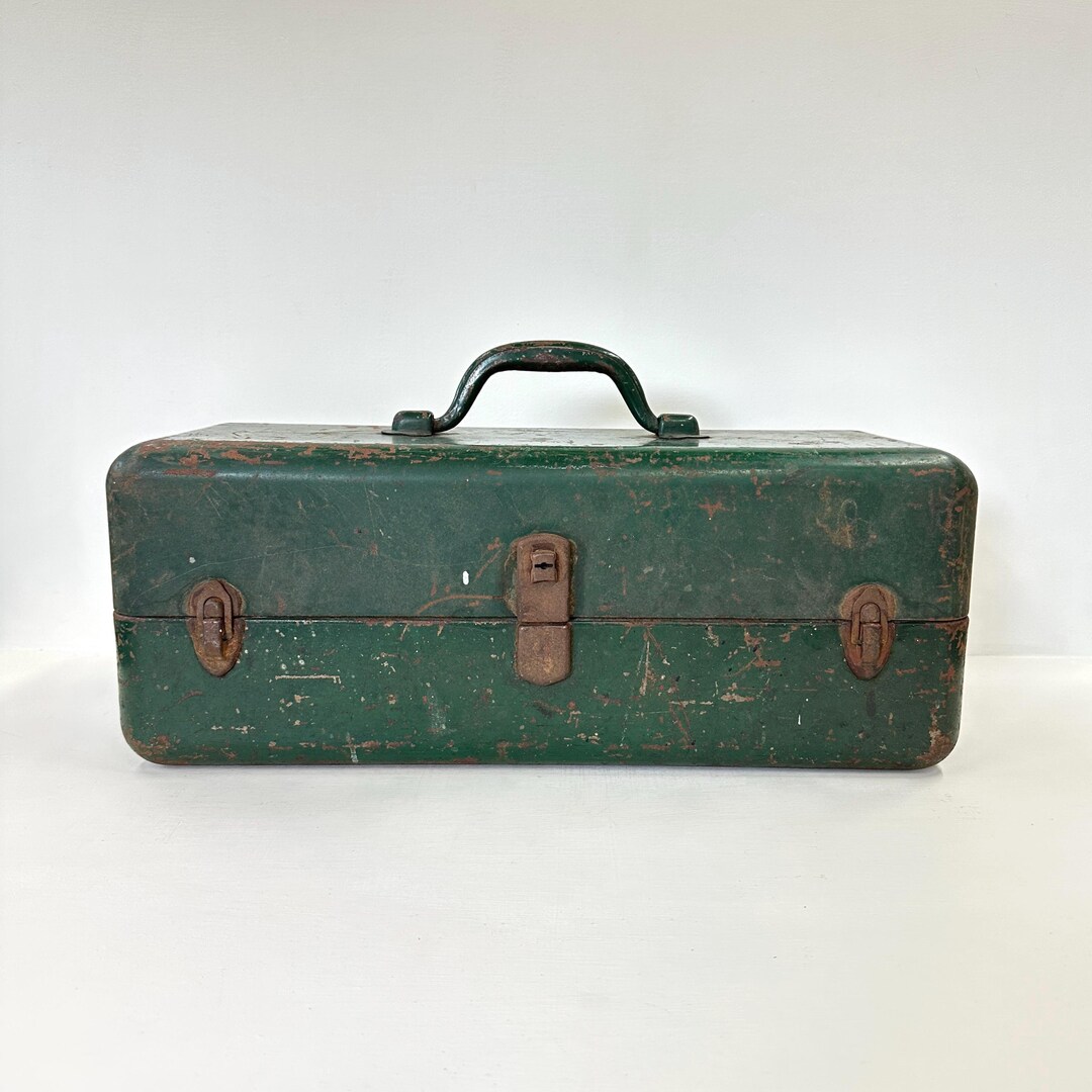 Vintage Green Metal Tool Box / Tackle Box, Rusty Metal Latching Tote ...