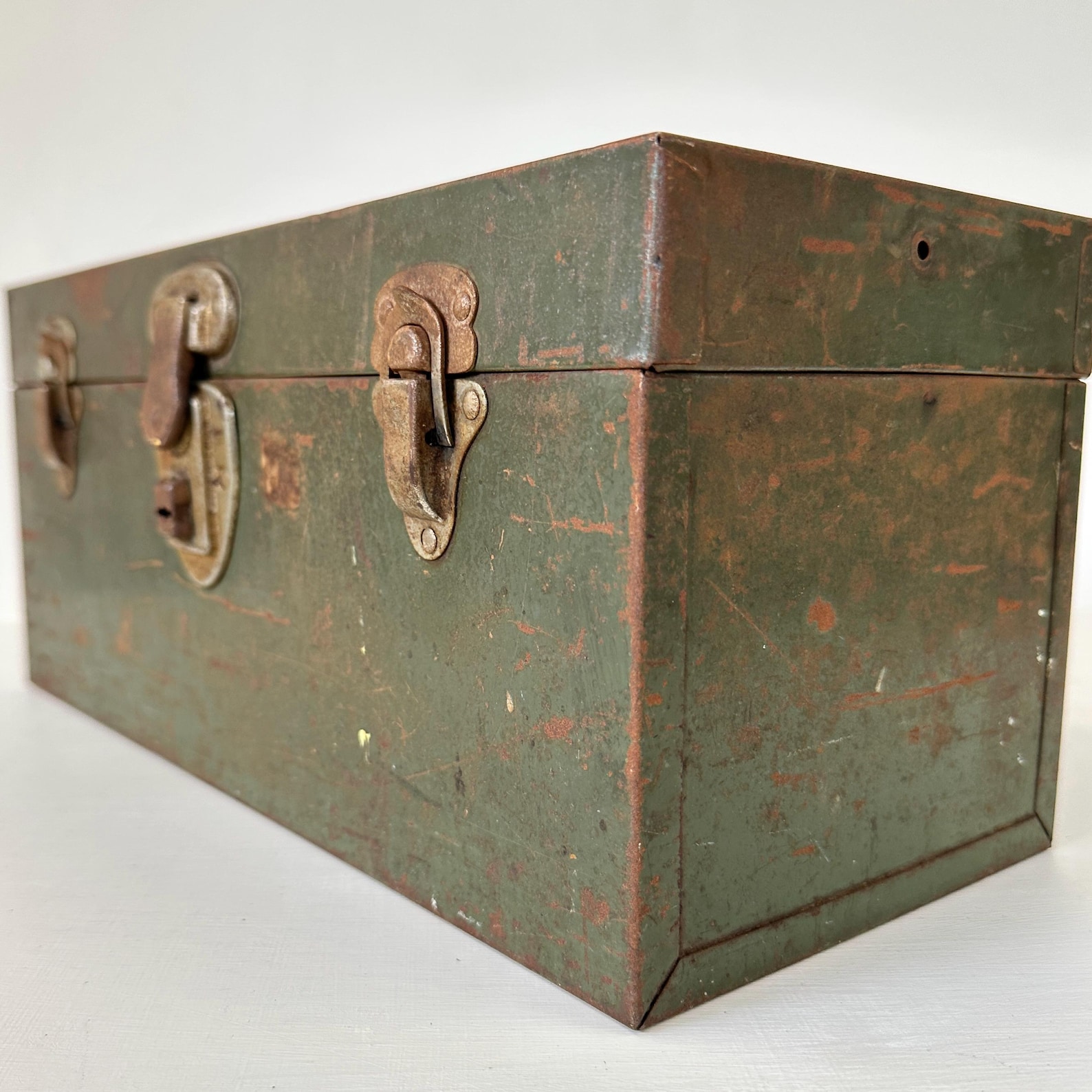 Vintage Green Metal Tool Box / Tackle Box, Rusty Metal Latching Tote ...