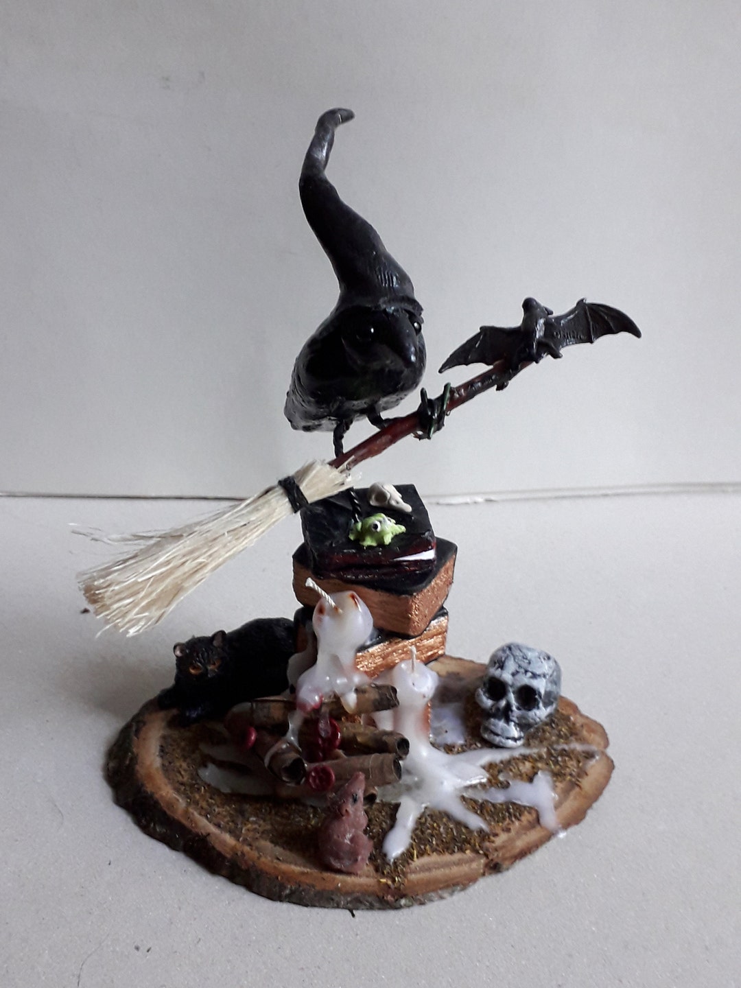 Miniature, Crow Display, Diorama,witch, Broomstick,leather Books,scull ...