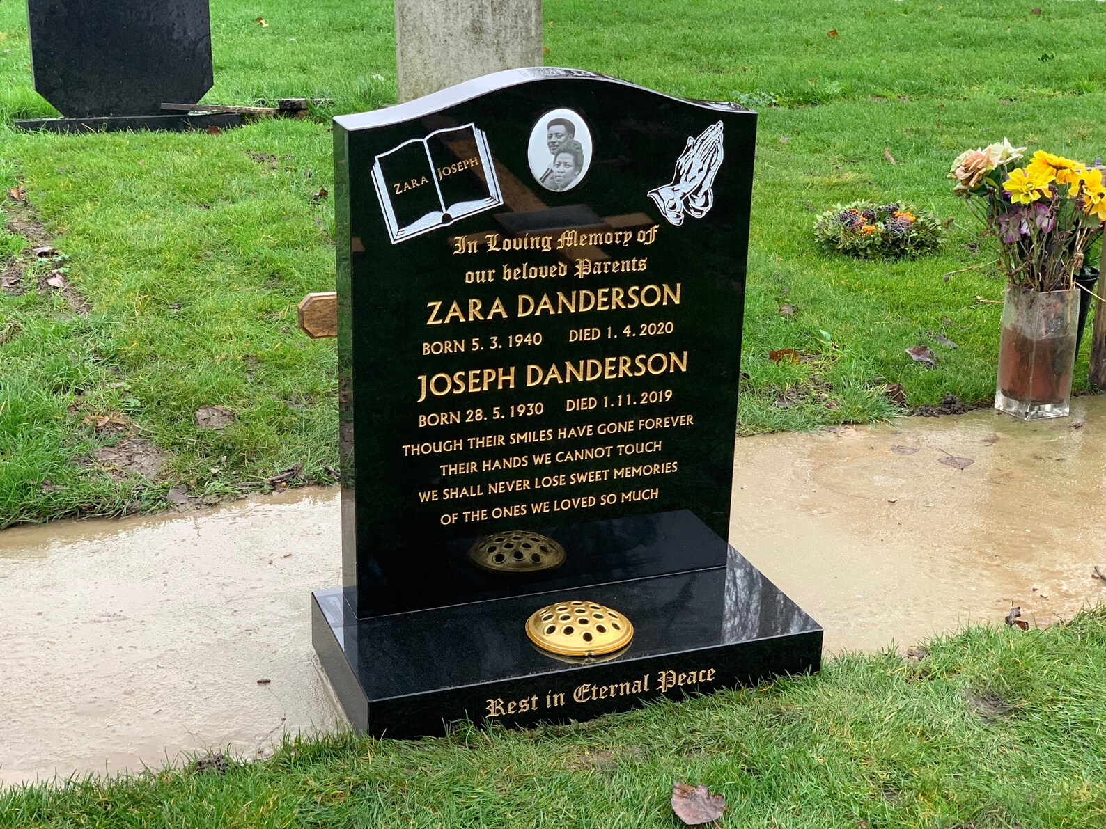 Black Granite Ogee Top Memorial Stone - Etsy UK