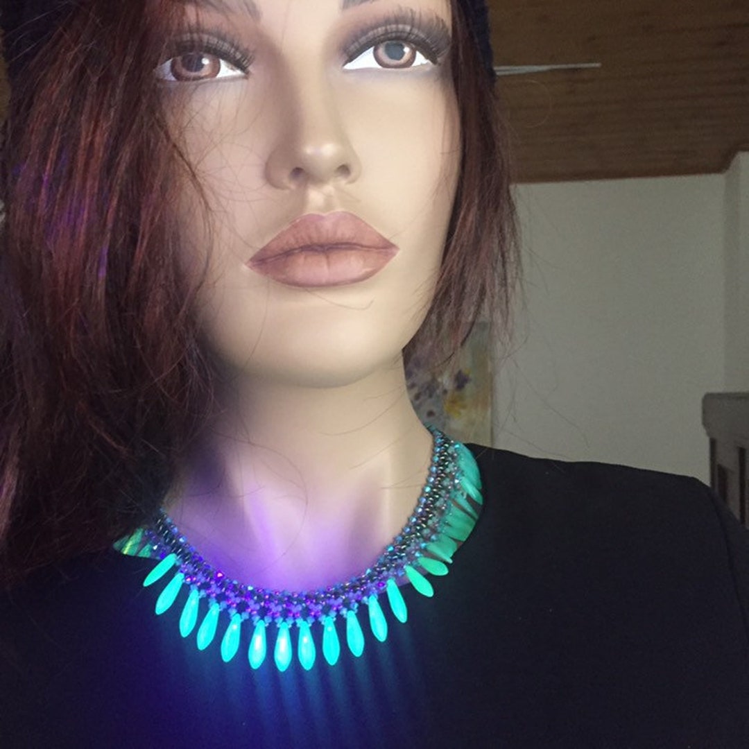 Necklace “daphne” in Light Green Super Duo Daggers Beaded Necklace ...