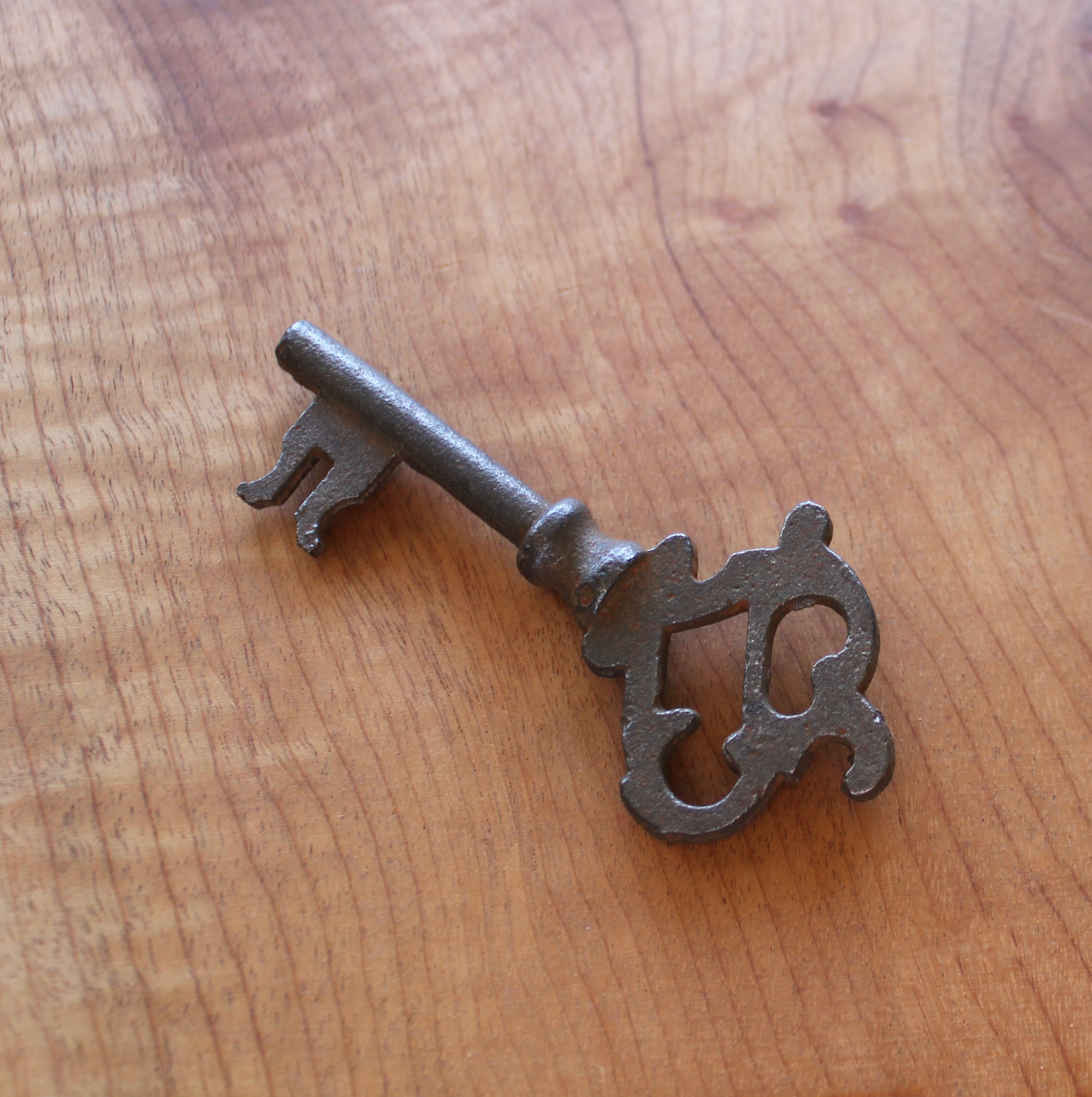 Authentic Victorian Era Skeleton Key. Cast Iron. Ornate Heart Shape Bow ...