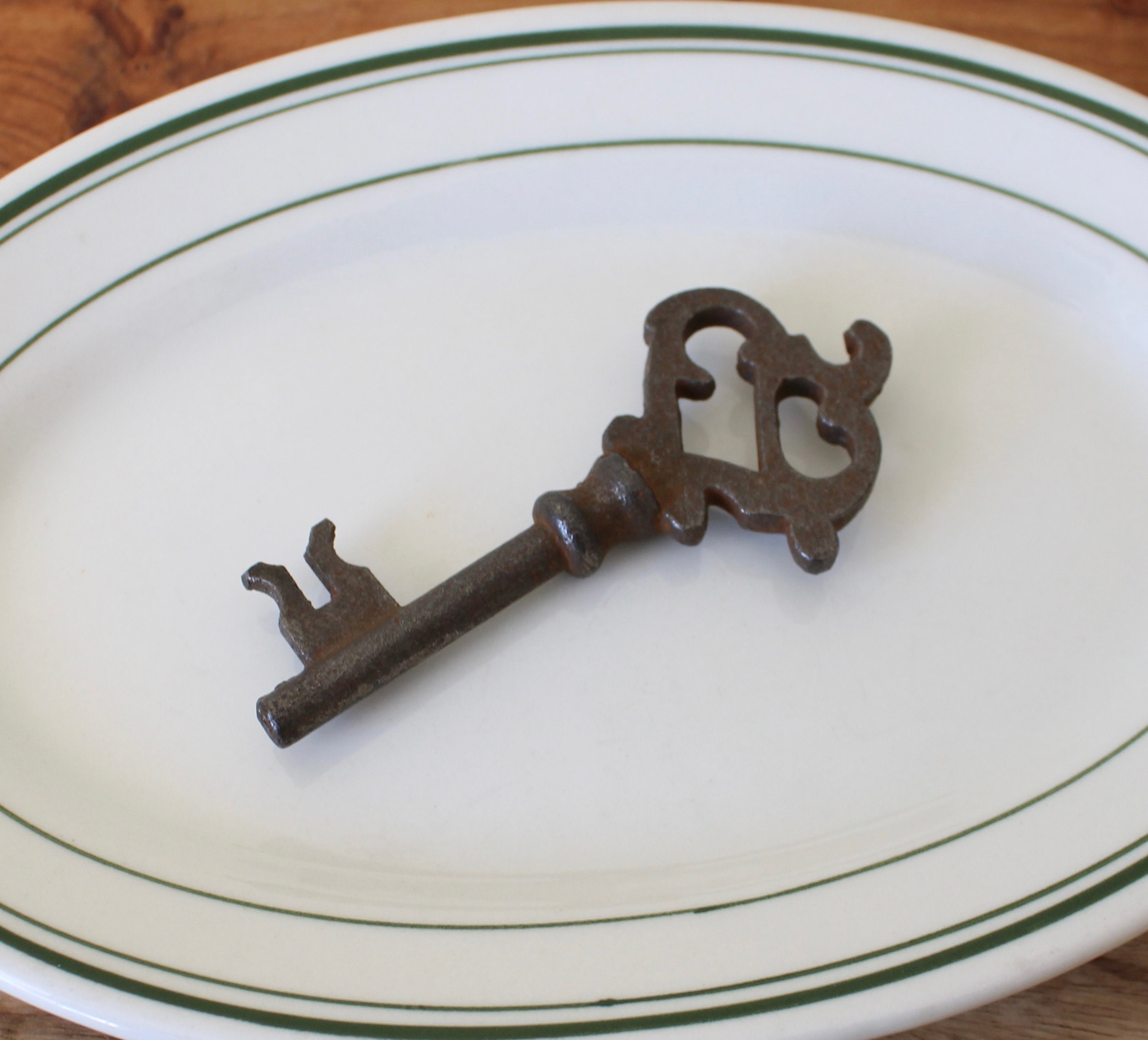 Authentic Victorian Era Skeleton Key. Cast Iron. Ornate Heart Shape Bow ...