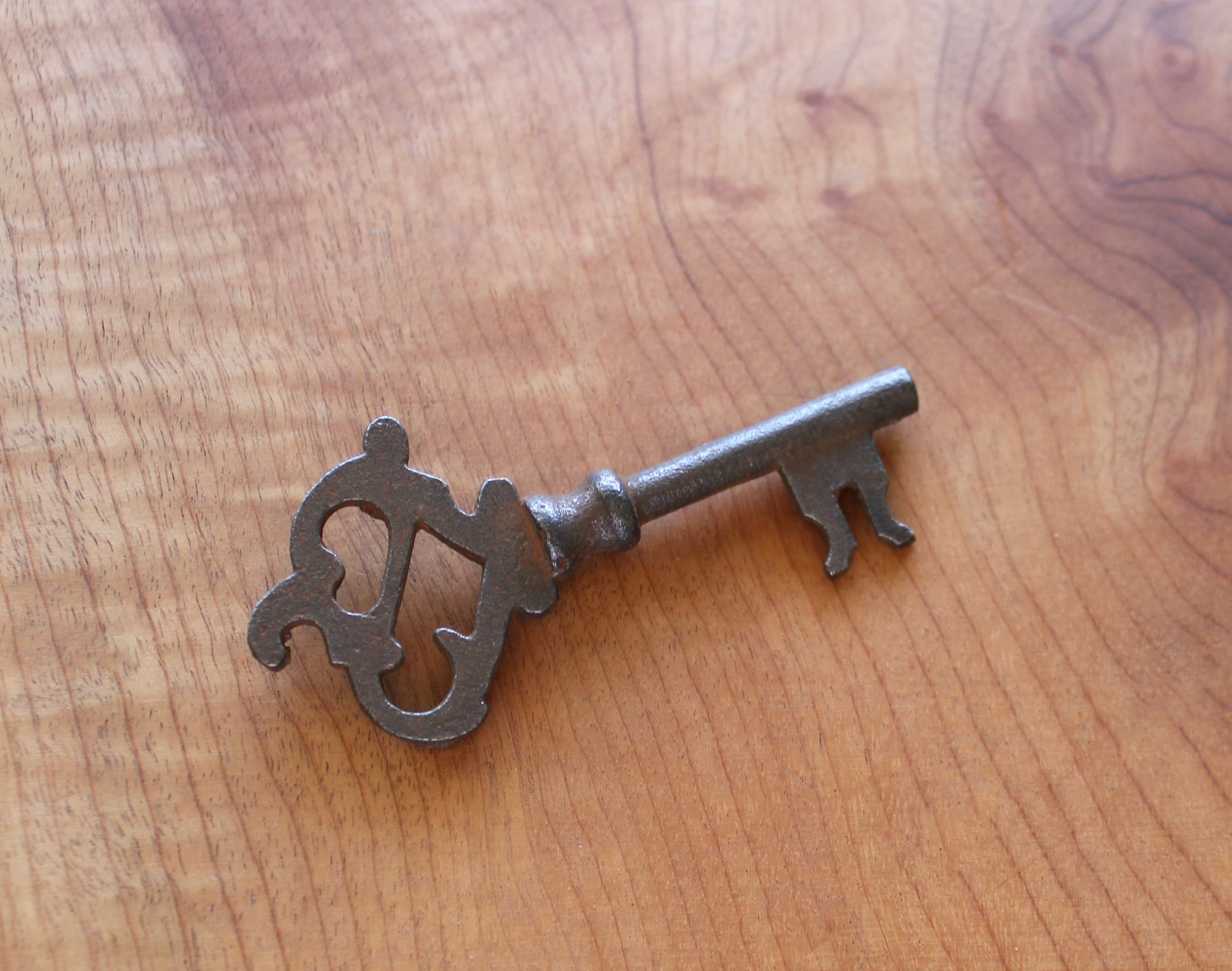 Authentic Victorian Era Skeleton Key. Cast Iron. Ornate Heart Shape Bow ...