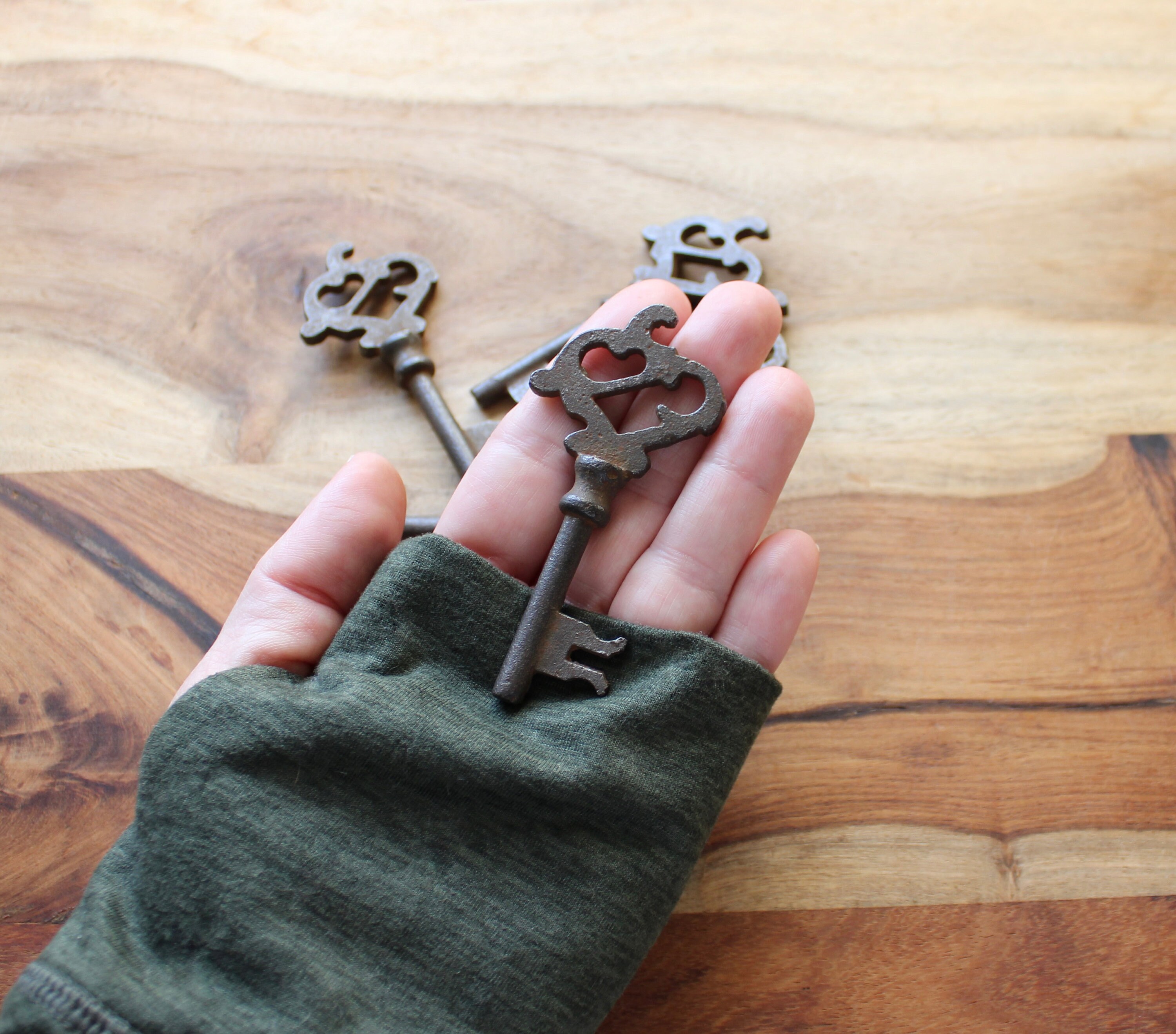 Authentic Victorian Era Skeleton Key. Cast Iron. Ornate Heart Shape Bow ...