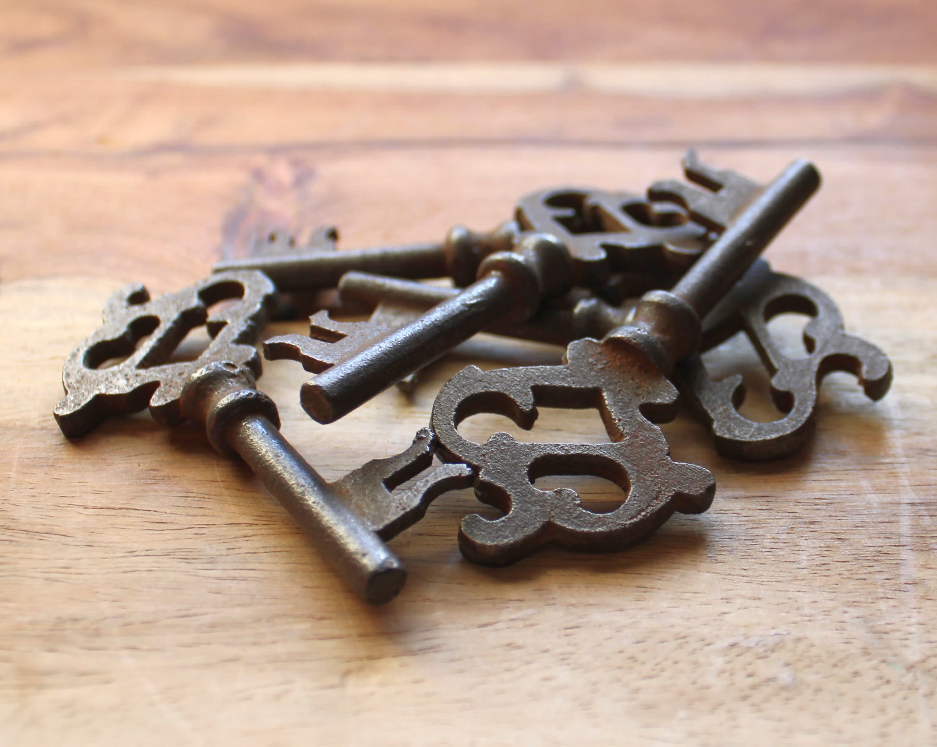 Authentic Victorian Era Skeleton Key. Cast Iron. Ornate Heart Shape Bow ...