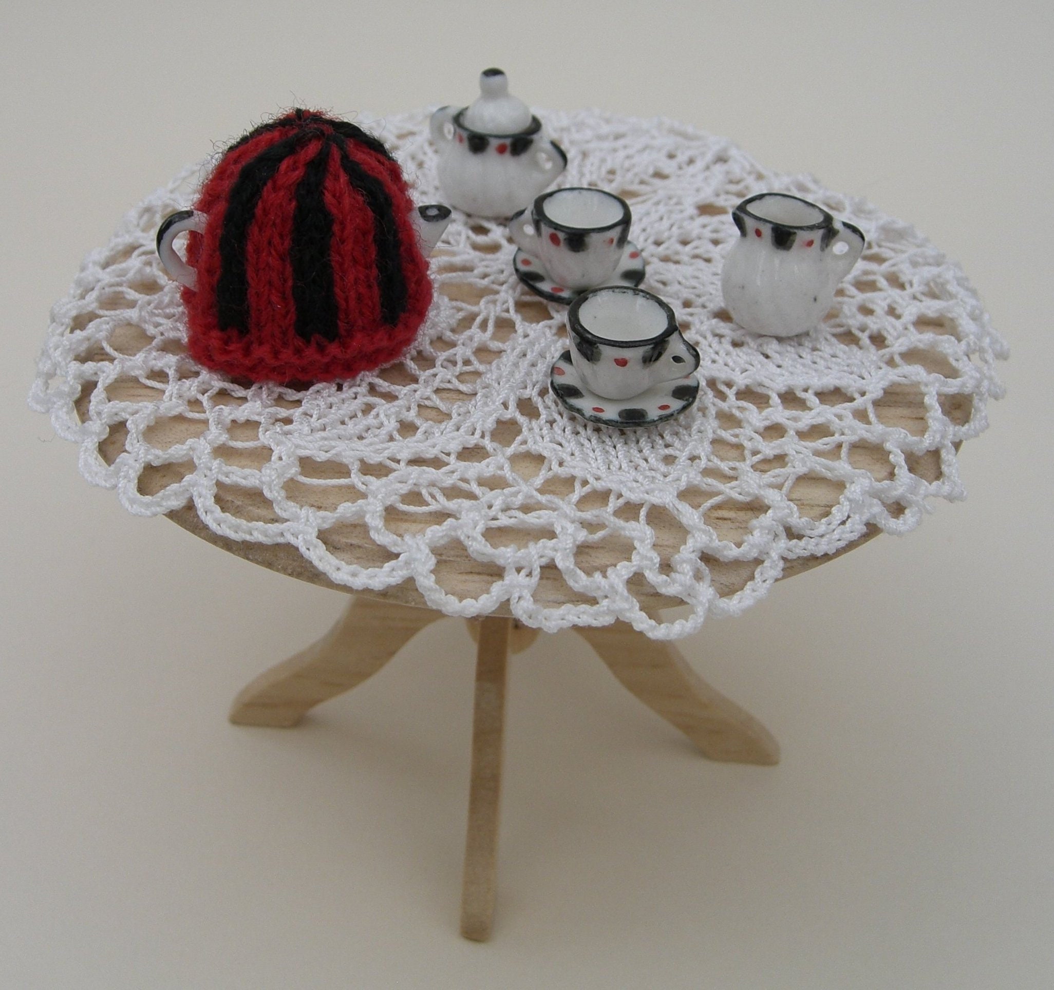 Easy to Knit Miniature Knitting Patterns for the Dolls House by Helen ...