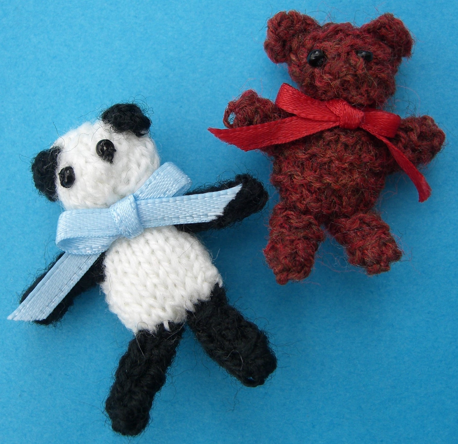 Easy to Knit Miniature Knitting Patterns for the Dolls House by Helen ...