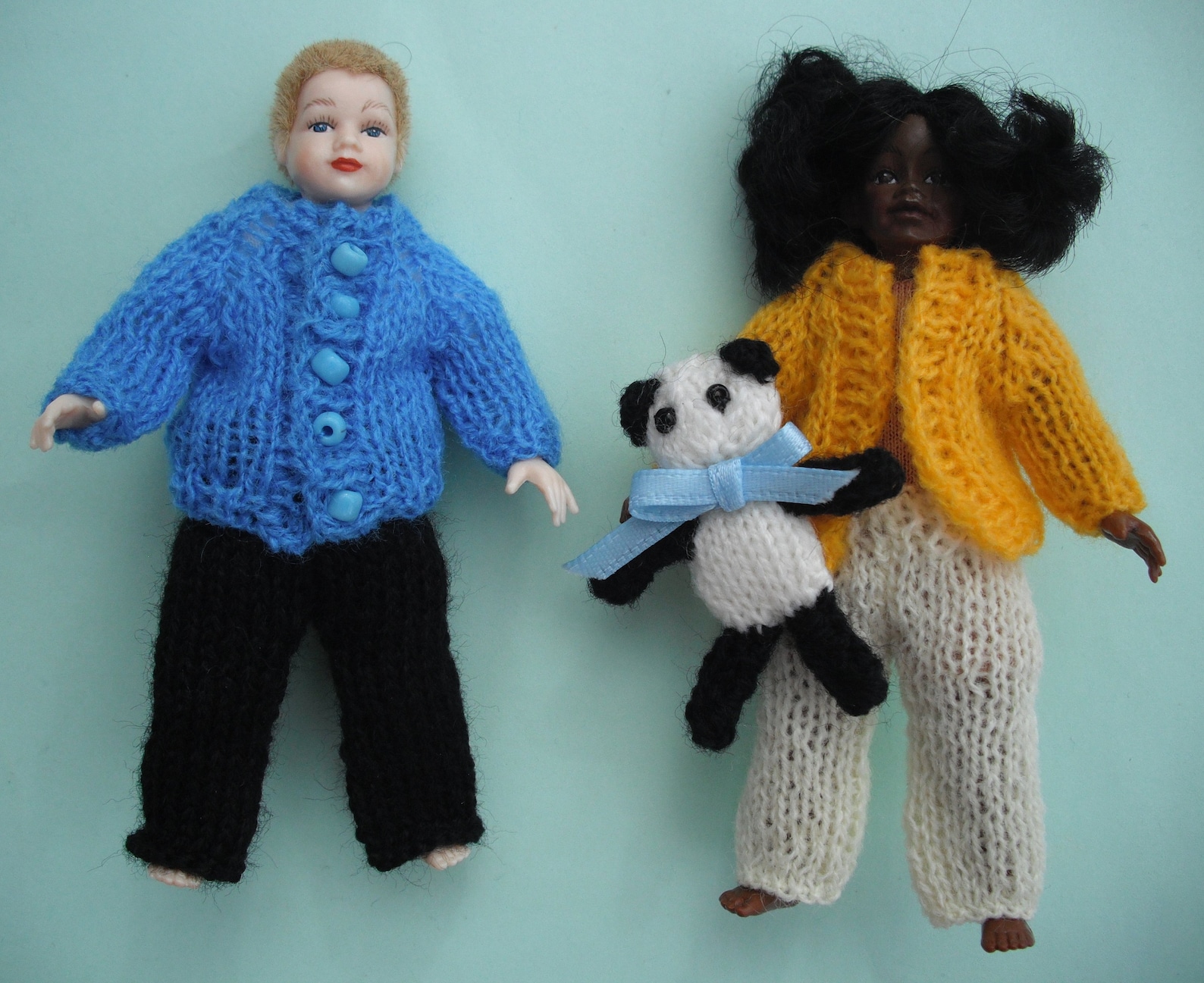 Easy to Knit Miniature Knitting Patterns for the Dolls House by Helen ...