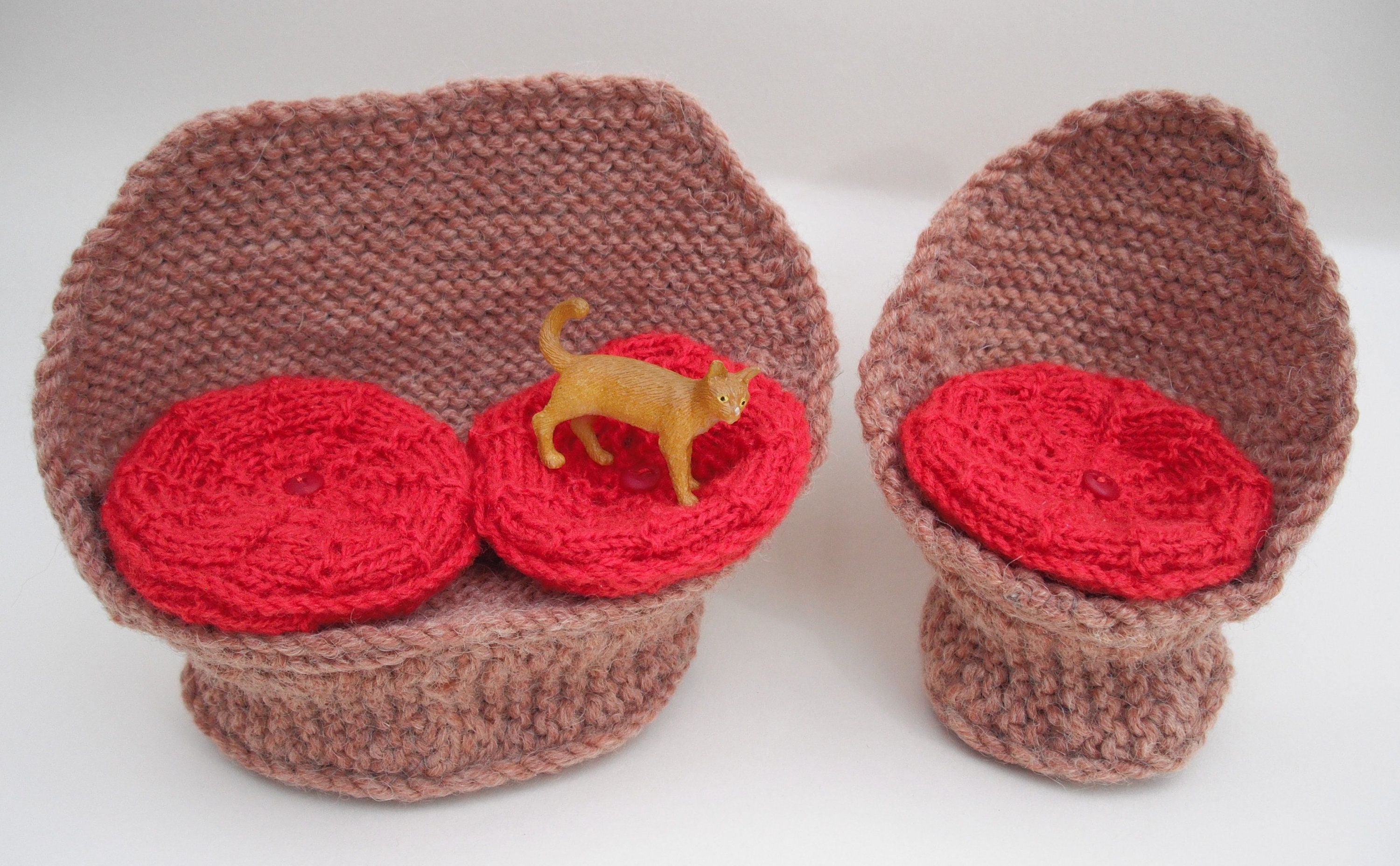 Easy to Knit Miniature Knitting Patterns for the Dolls House by Helen ...