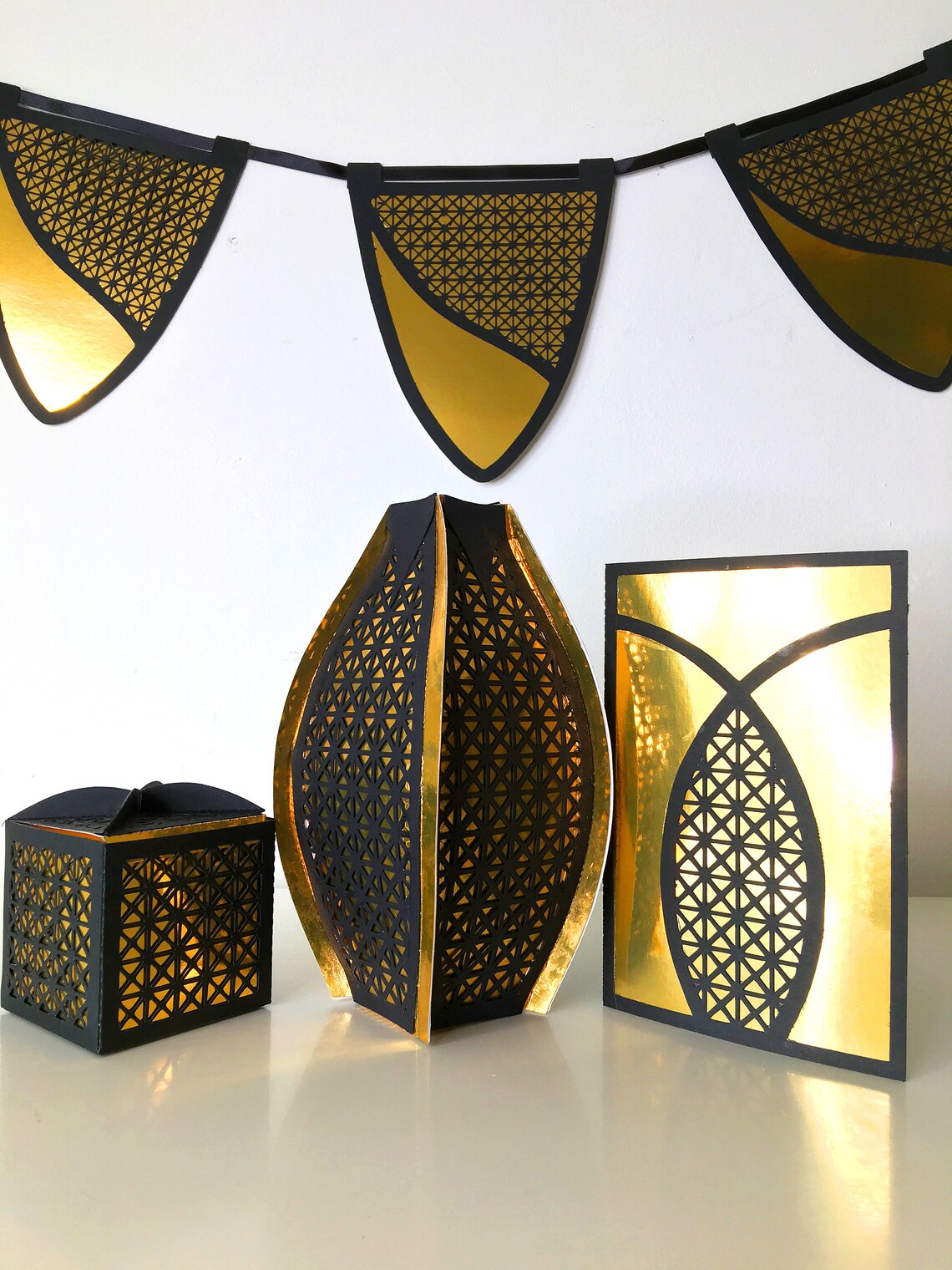 Swerve 3d SVG Paper Cutting Design Template, Paper Cut Decorative Vase ...