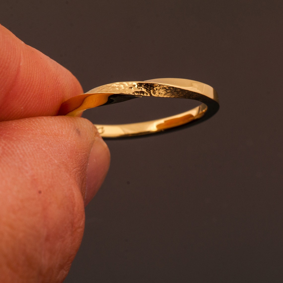 Mobius Ring 18k Gold Ring Hammered Mobius Ring Wedding Ring - Etsy