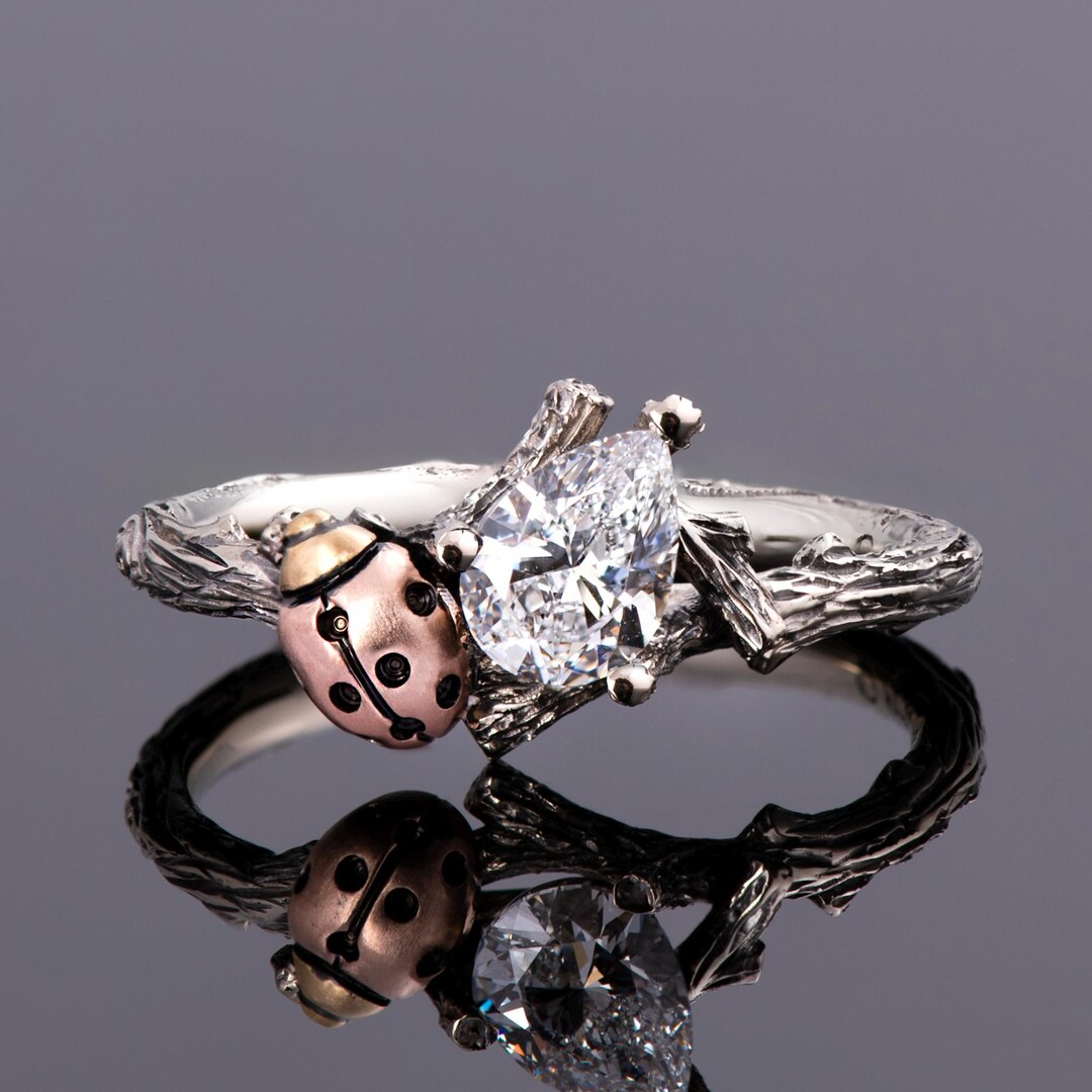 18k Gold Ladybug Engagement Ring With a Pear-shaped Diamond - Etsy