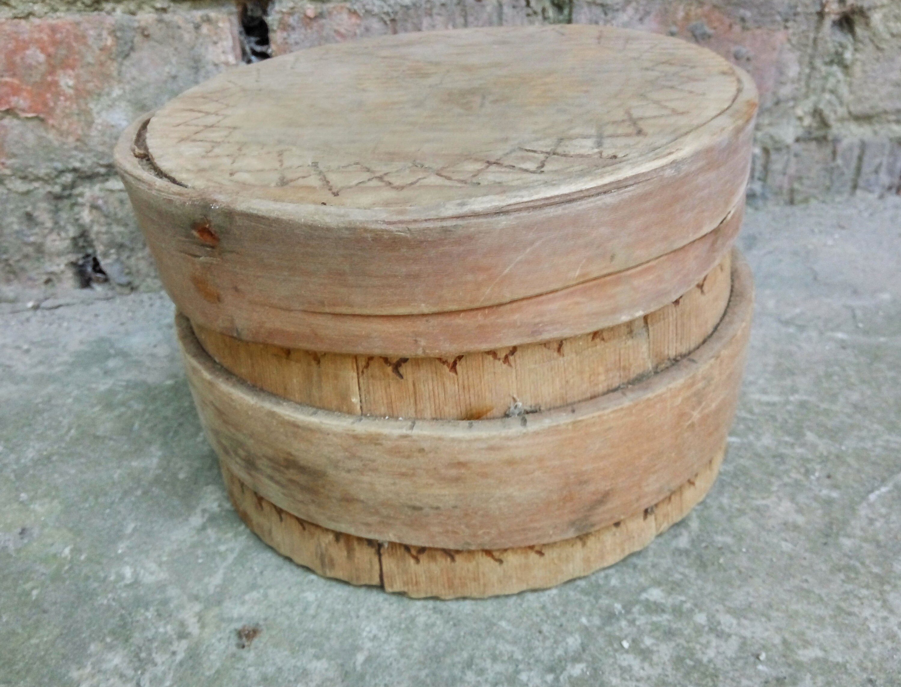 XL wooden box with unique rims Antique hamper with lid Large | Etsy