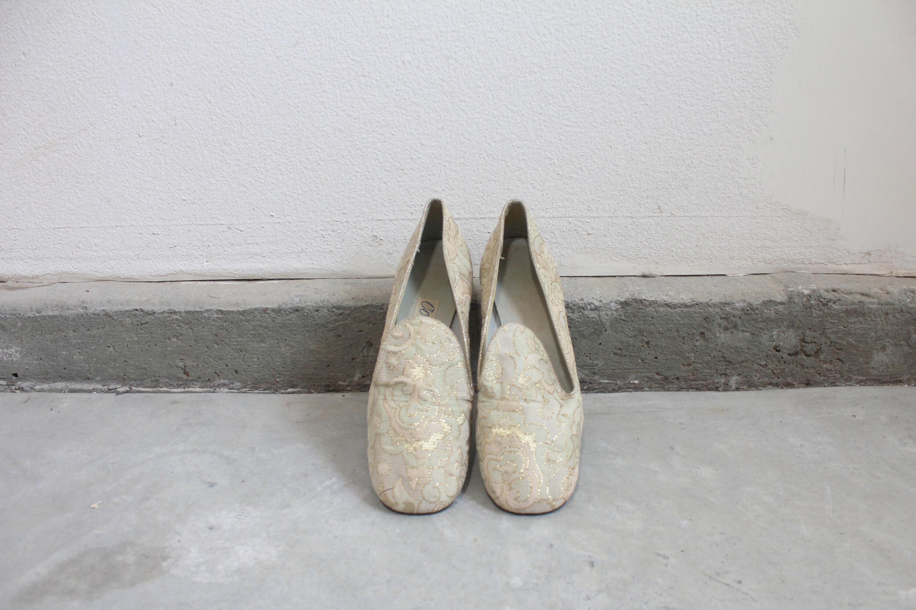 1960s Metallic Gold Brocade Slippers by Oomphies | Size 5.5 - Etsy