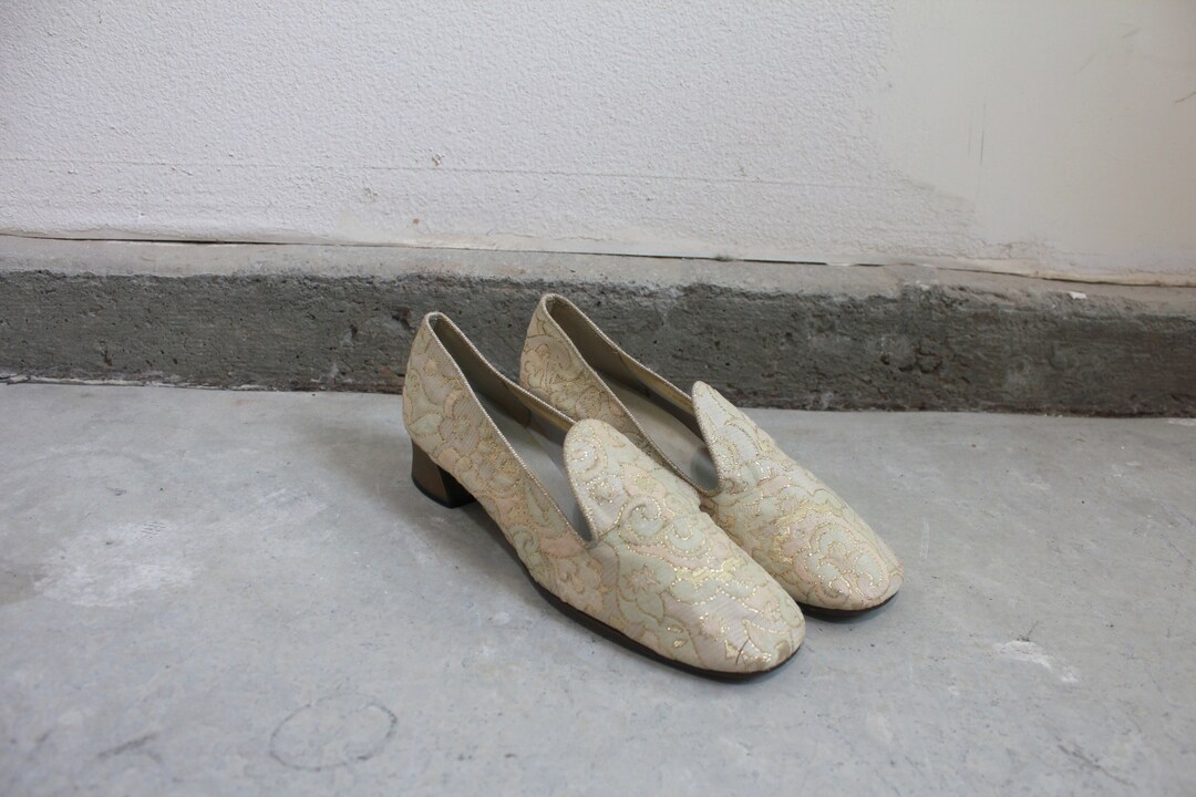 1960s Metallic Gold Brocade Slippers by Oomphies | Size 5.5 - Etsy