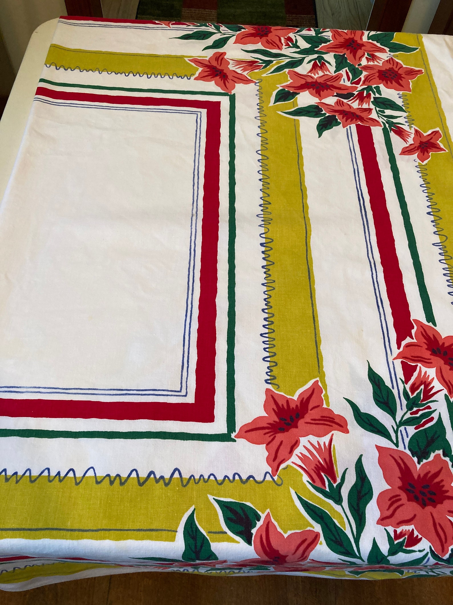 Simtex Vintage Tablecloth. Blooming Red Day Lillies and Green Fauna WOW ...
