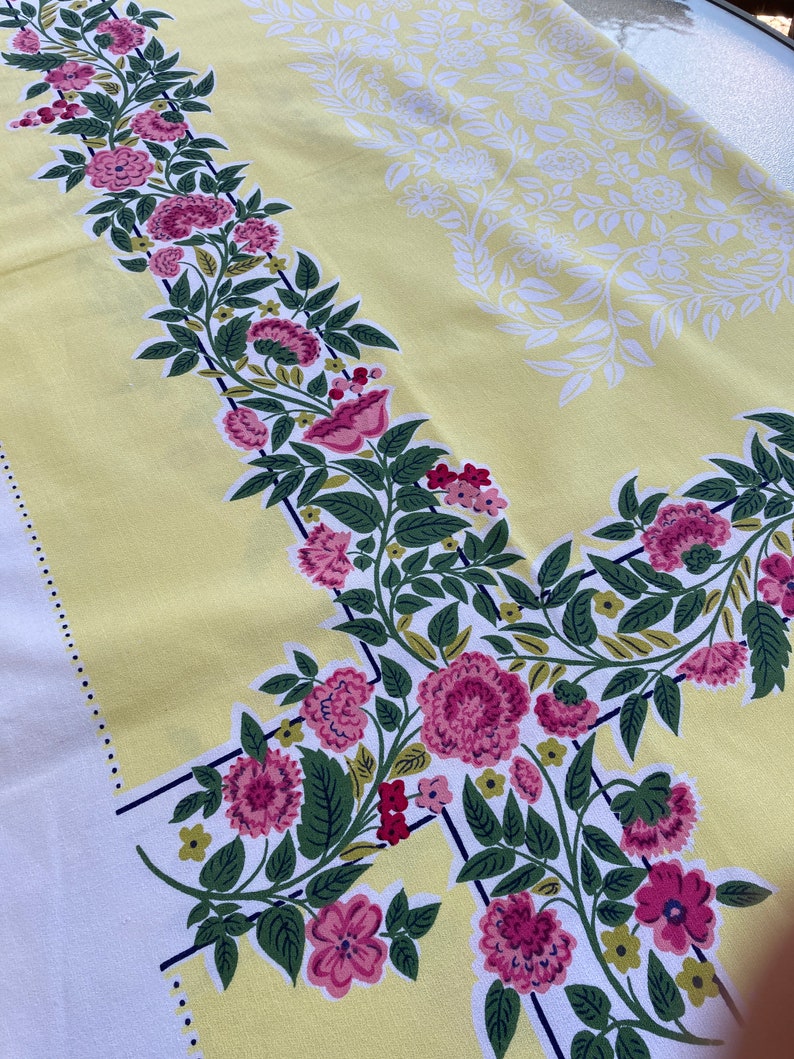Simtex Vintage Tablecloth Colorful Pink and Red Carnations and Daises ...